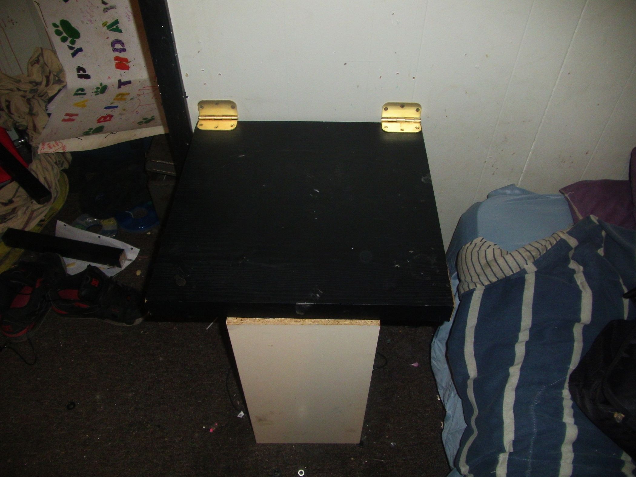 Quick Foldable Bedside Table in 3 Steps! - Instructables
