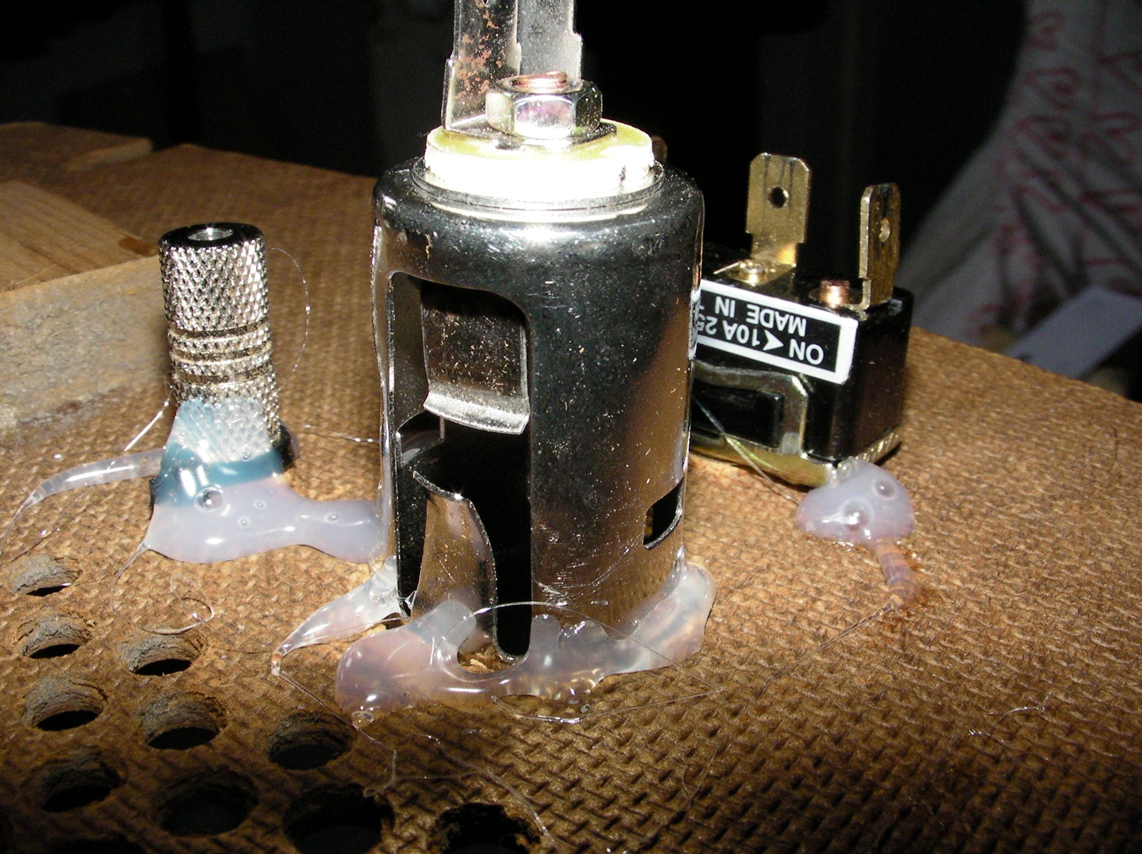 Turn a 1950s Wireless Into a Portable Ipod Speaker : 6 Steps (with Pictures) - Instructables