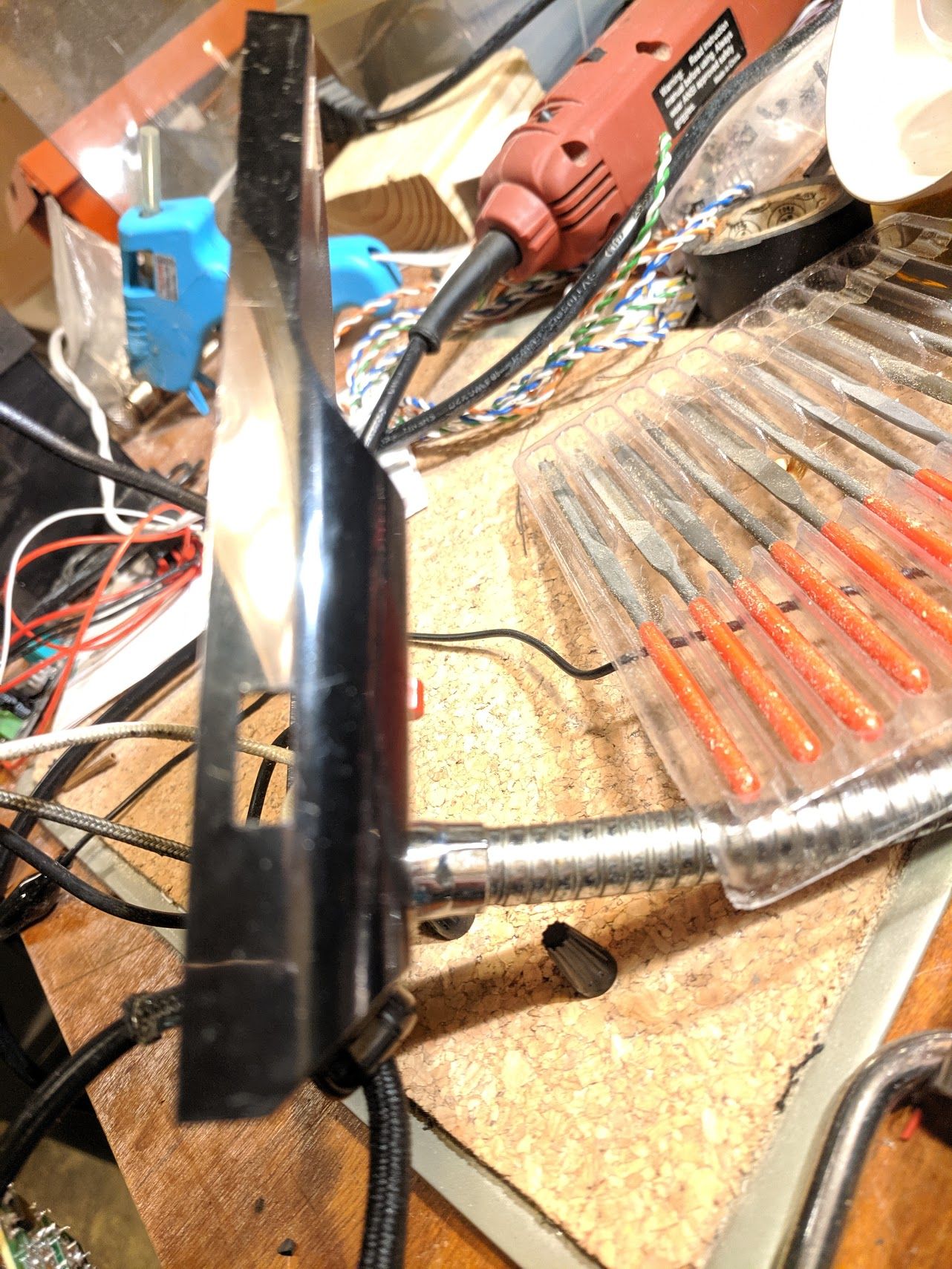 Add a USB Port to a Lamp : 5 Steps (with Pictures) - Instructables