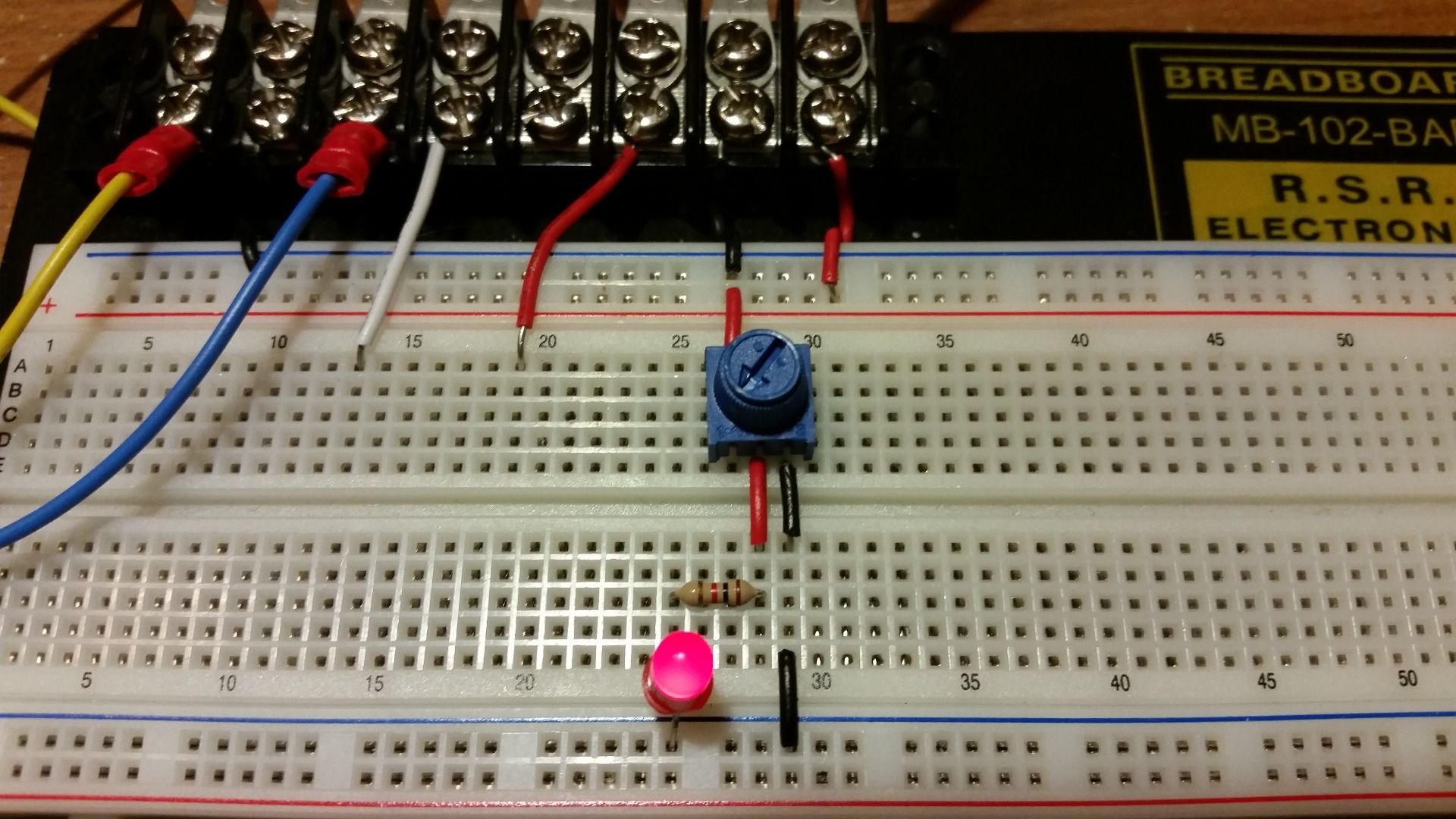 How to Use a Potentiometer As a Voltage Divider. : 5 Steps (with ...