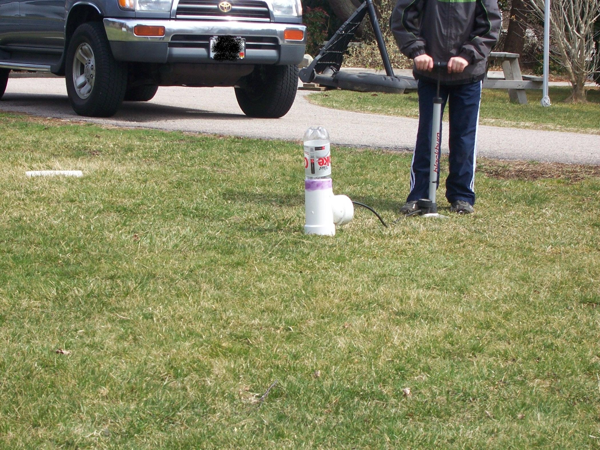 Pretty Easy Bottle Rocket : 4 Steps - Instructables