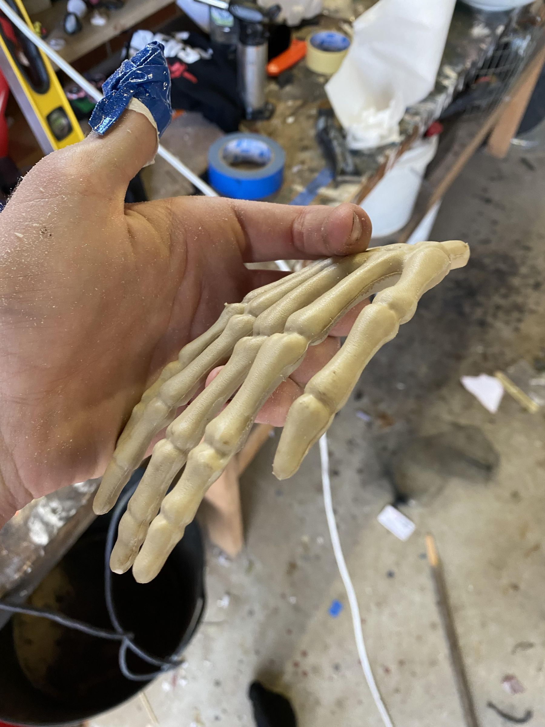 How to Turn a Dollar Store Skeleton Into a Realistic Prop Easily : 5 ...