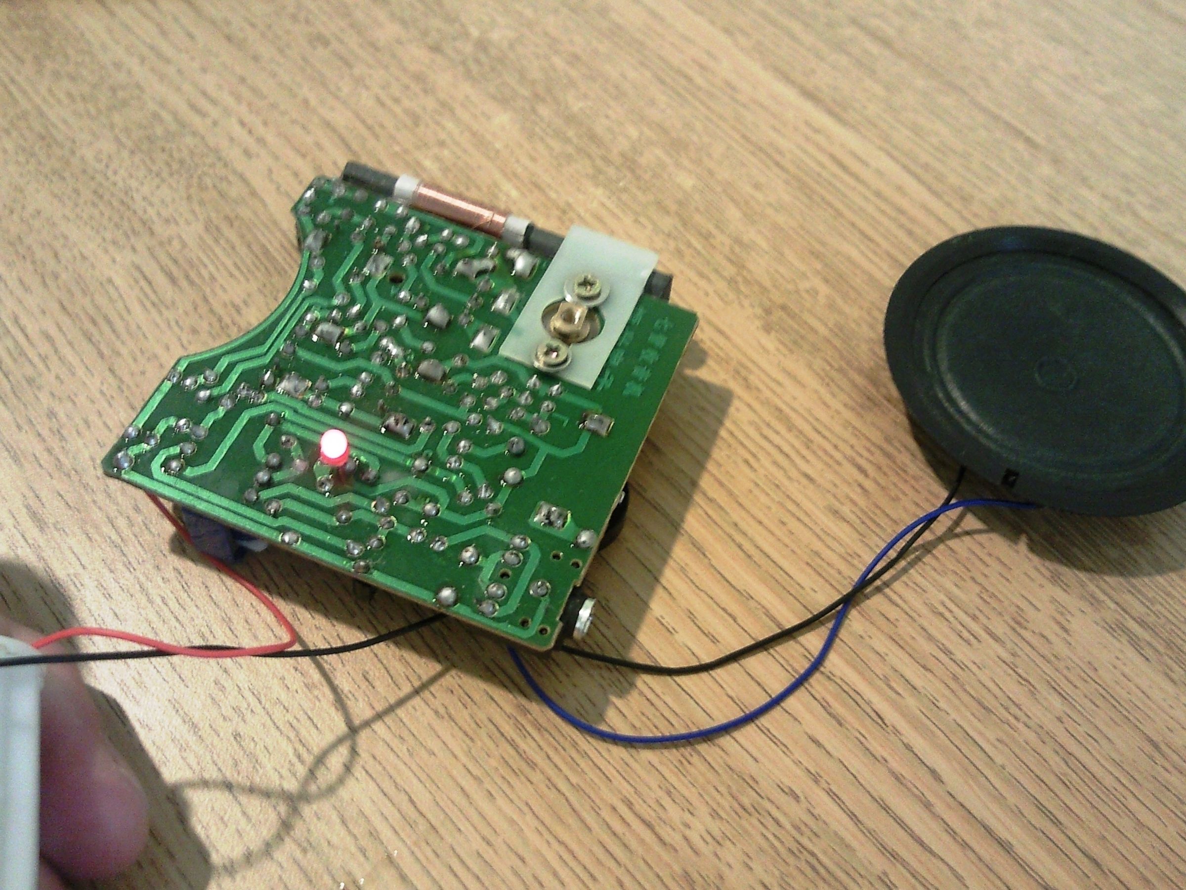 Assembling AM Radio Receiver Kit : 9 Steps (with Pictures) - Instructables