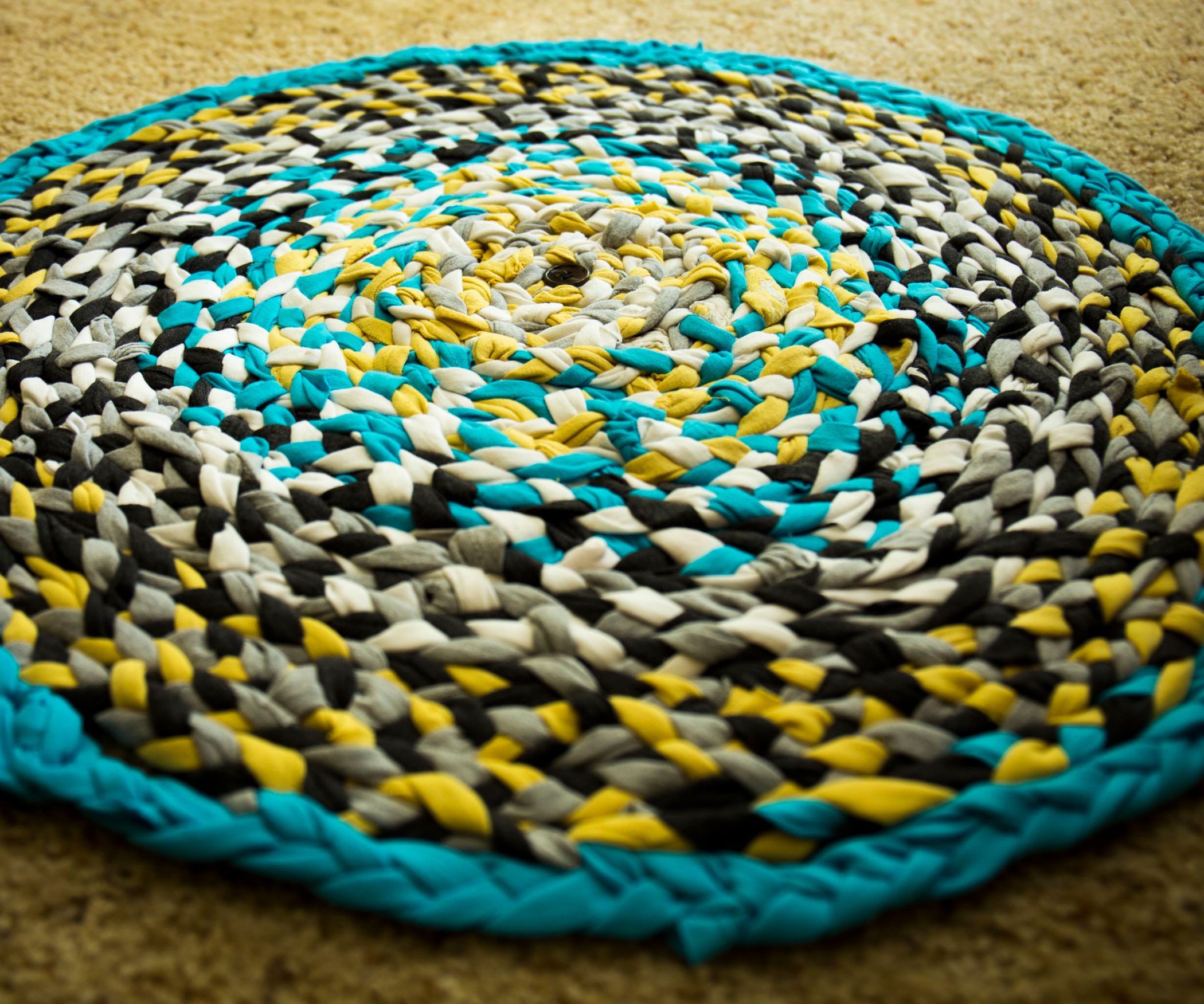 Braided T-shirt Rug : 5 Steps (with Pictures) - Instructables
