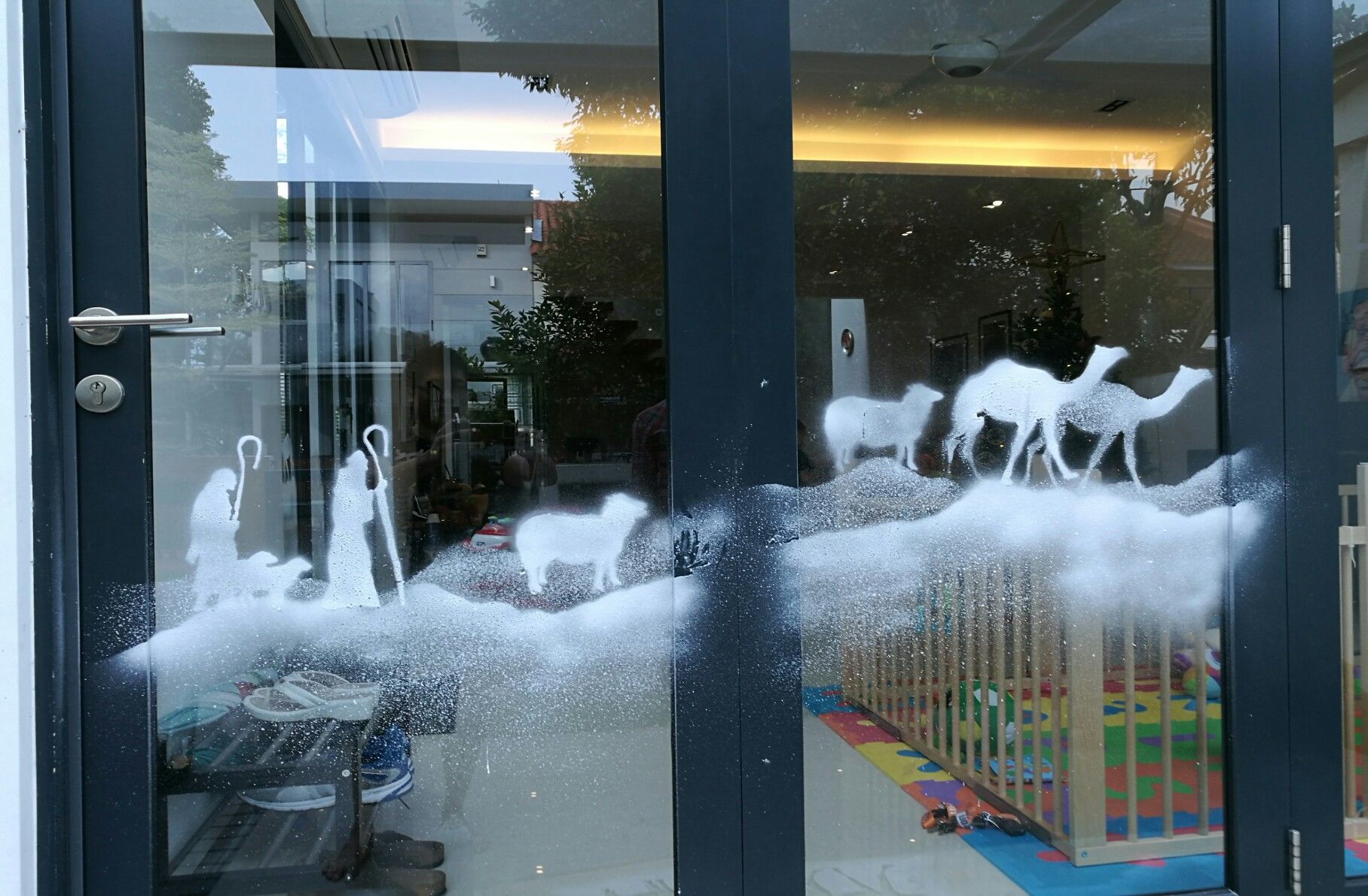 Christmas Window Snowscape : 4 Steps (with Pictures) - Instructables