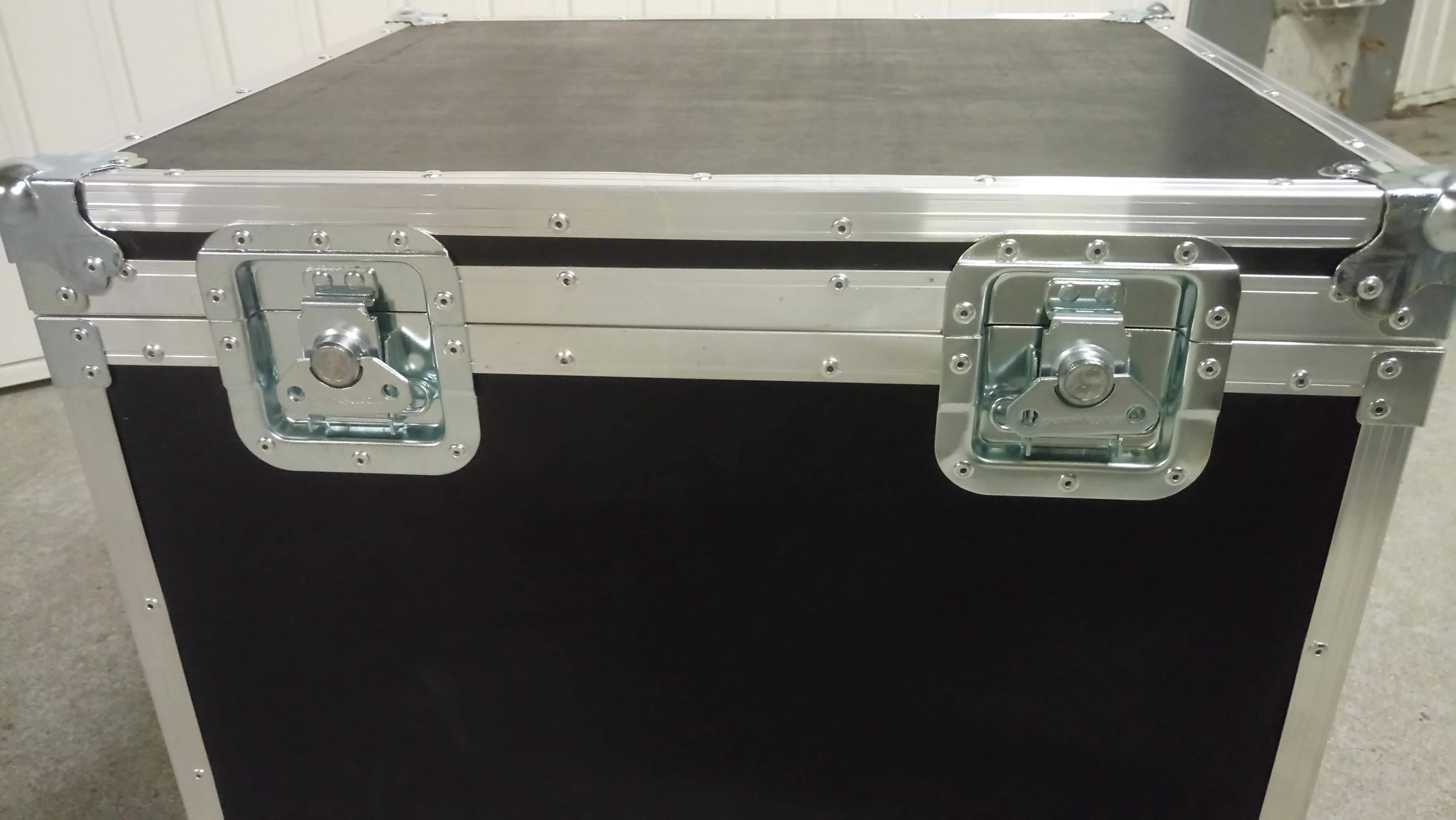 Making of a DIY Flightcase : 9 Steps (with Pictures) - Instructables