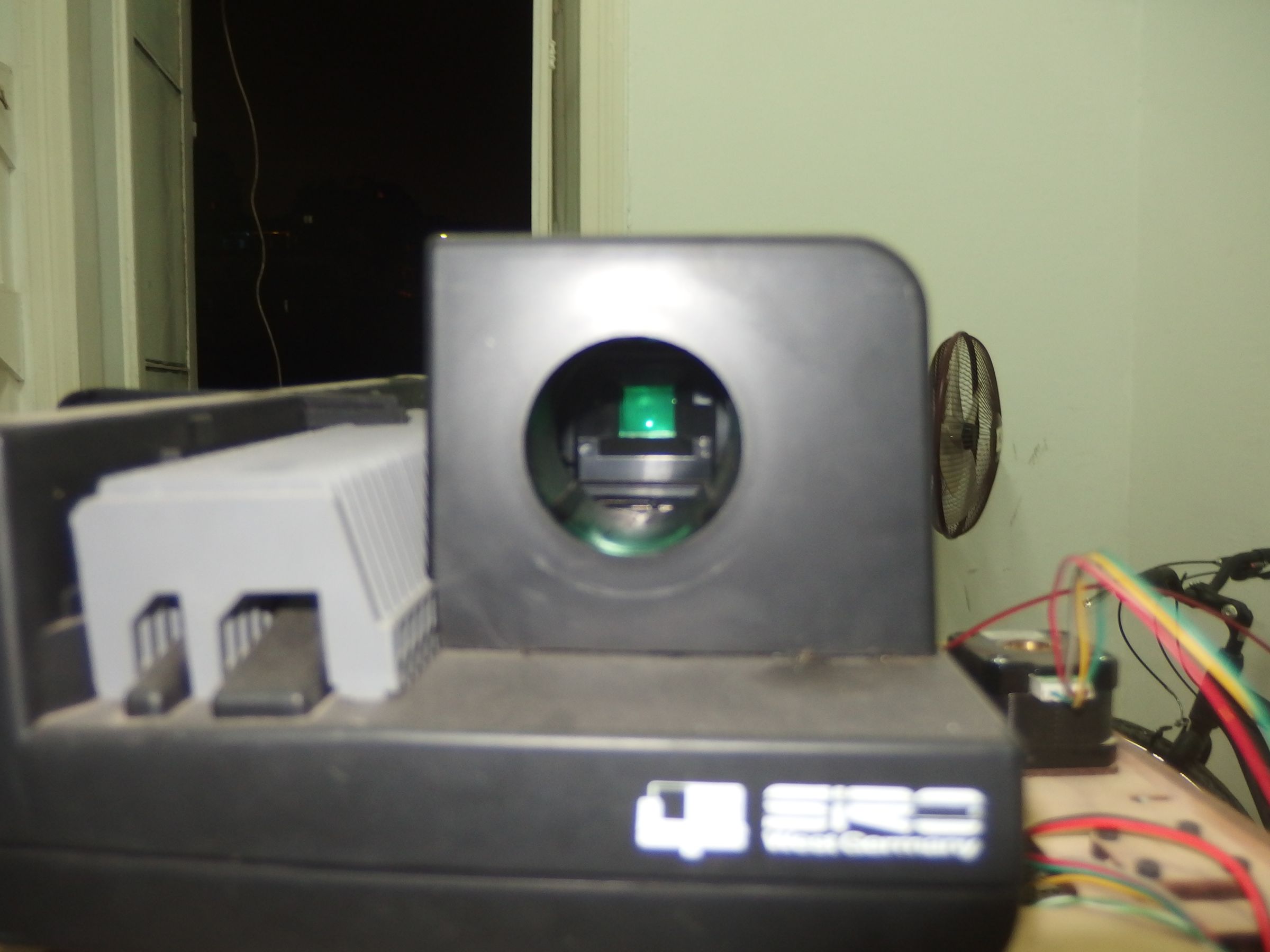Convert a 40 Years Old DIA Slide Projector to a Decent DIY Projector ...