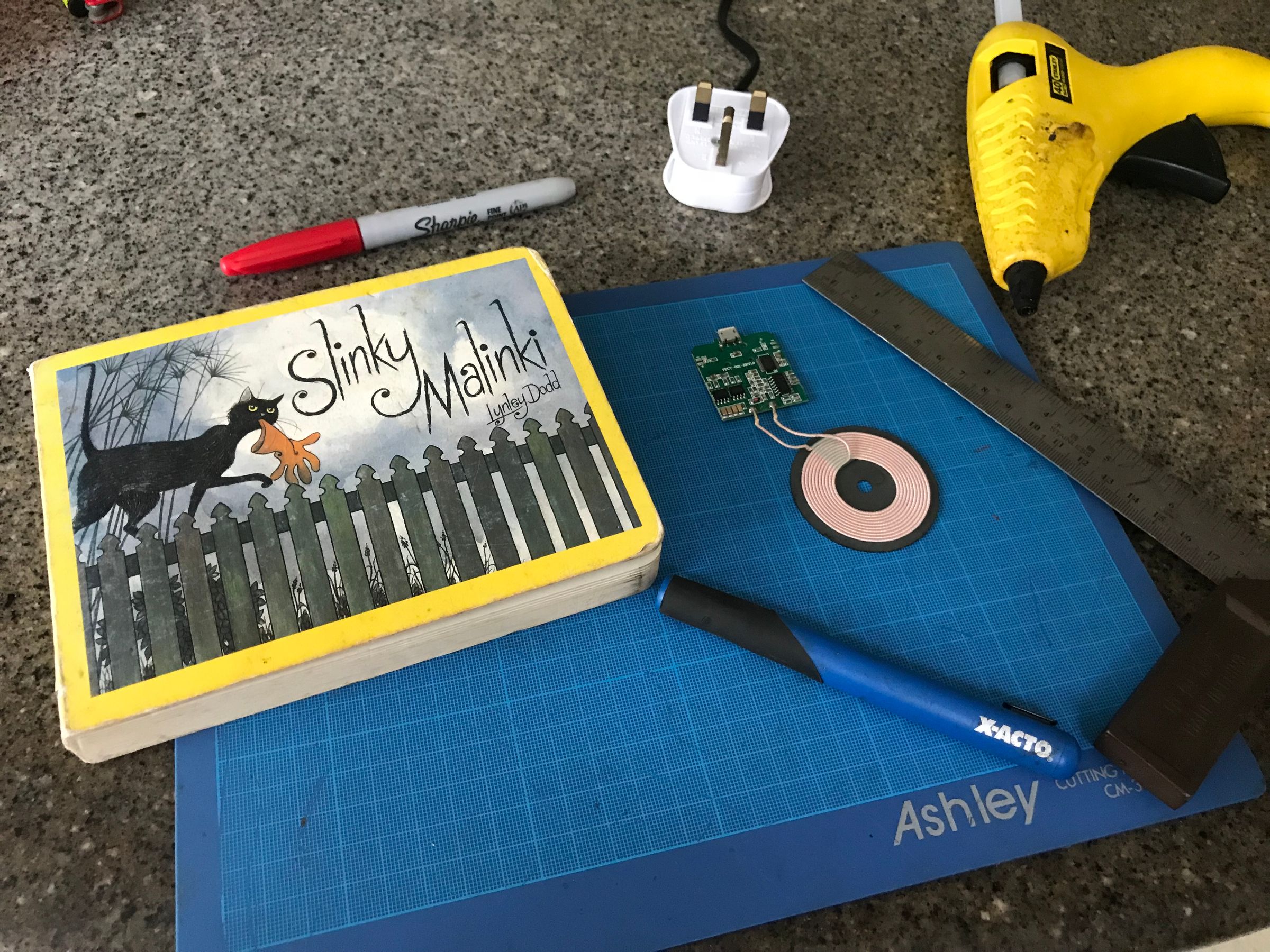 DIY Book Qi Wireless Charger : 4 Steps (with Pictures) - Instructables