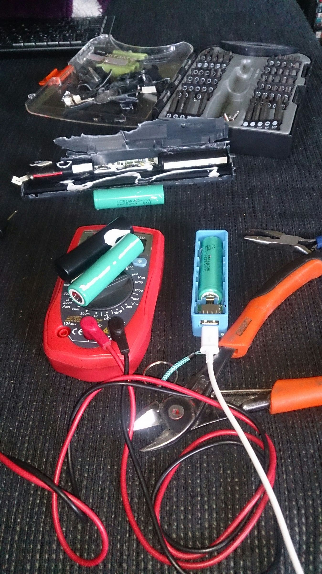 REUSE YOUR OLD LAPTOP BATTERY TO MAKE a POWER BANK : 9 Steps (with ...