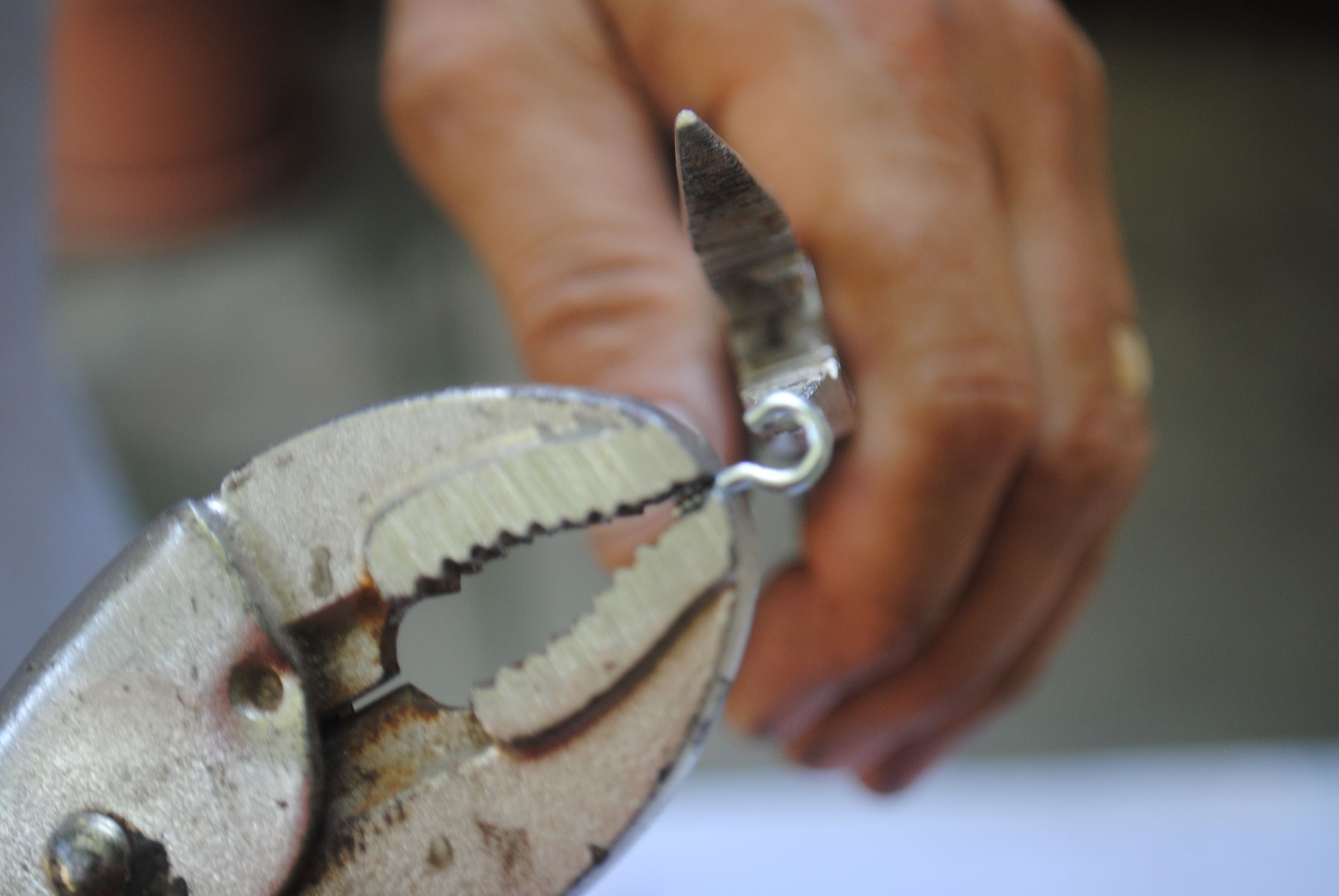 How to Repair Broken Slats on Louvre Shutters : 3 Steps (with Pictures ...