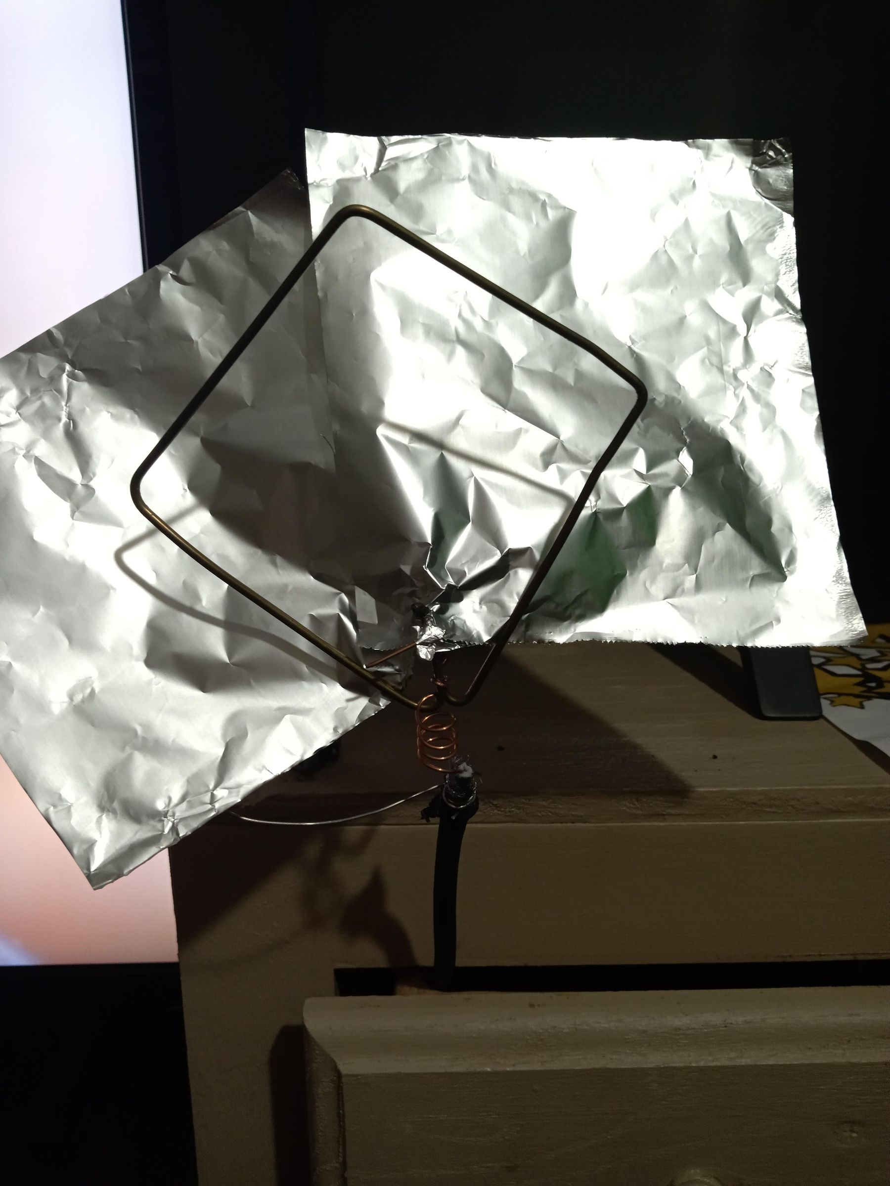 DIY 2G/3G/4G Wireless Cell Phone Signal Booster : 5 Steps (with ...