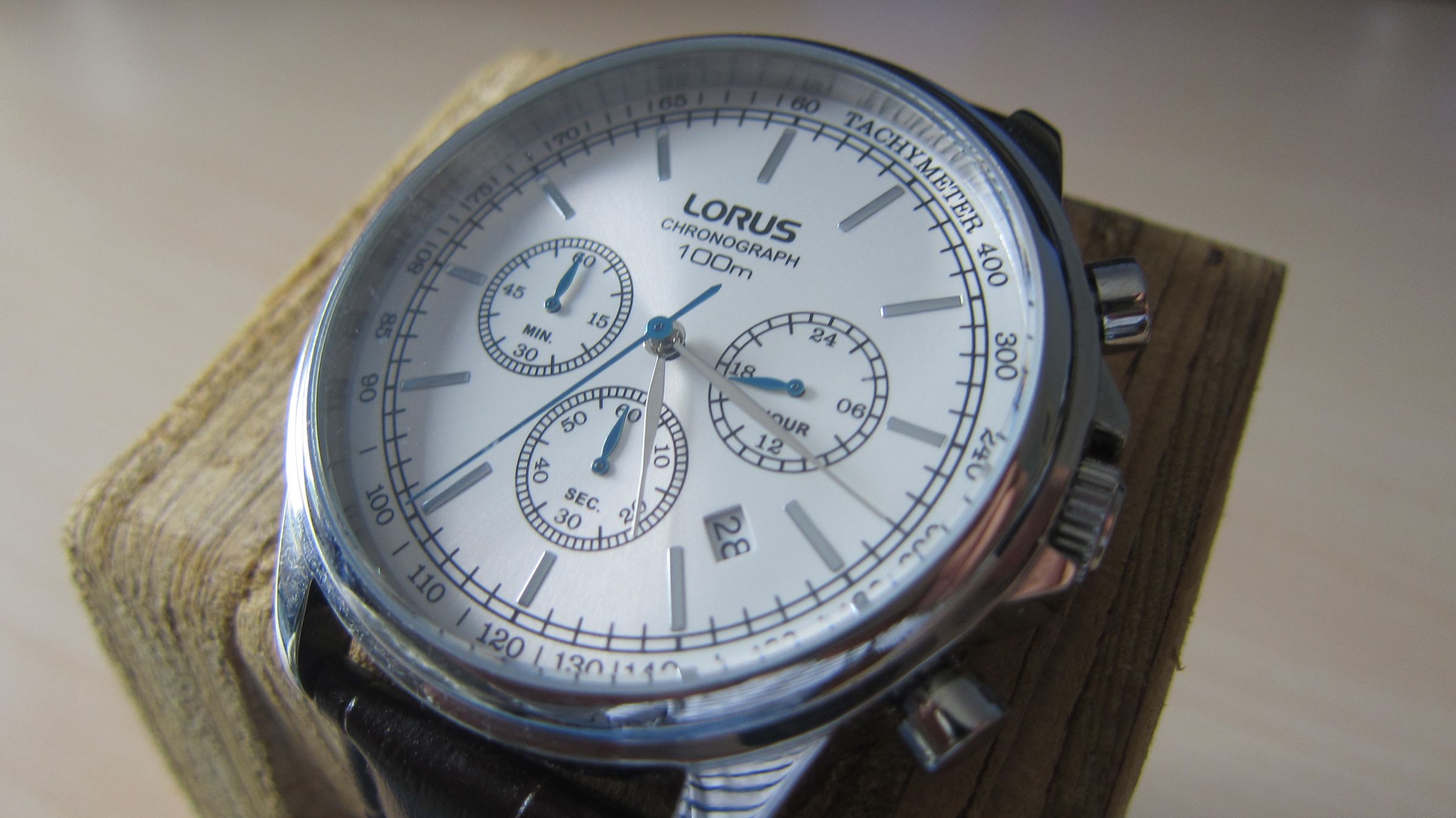 Plywood Watch Stand : 7 Steps (with Pictures) - Instructables