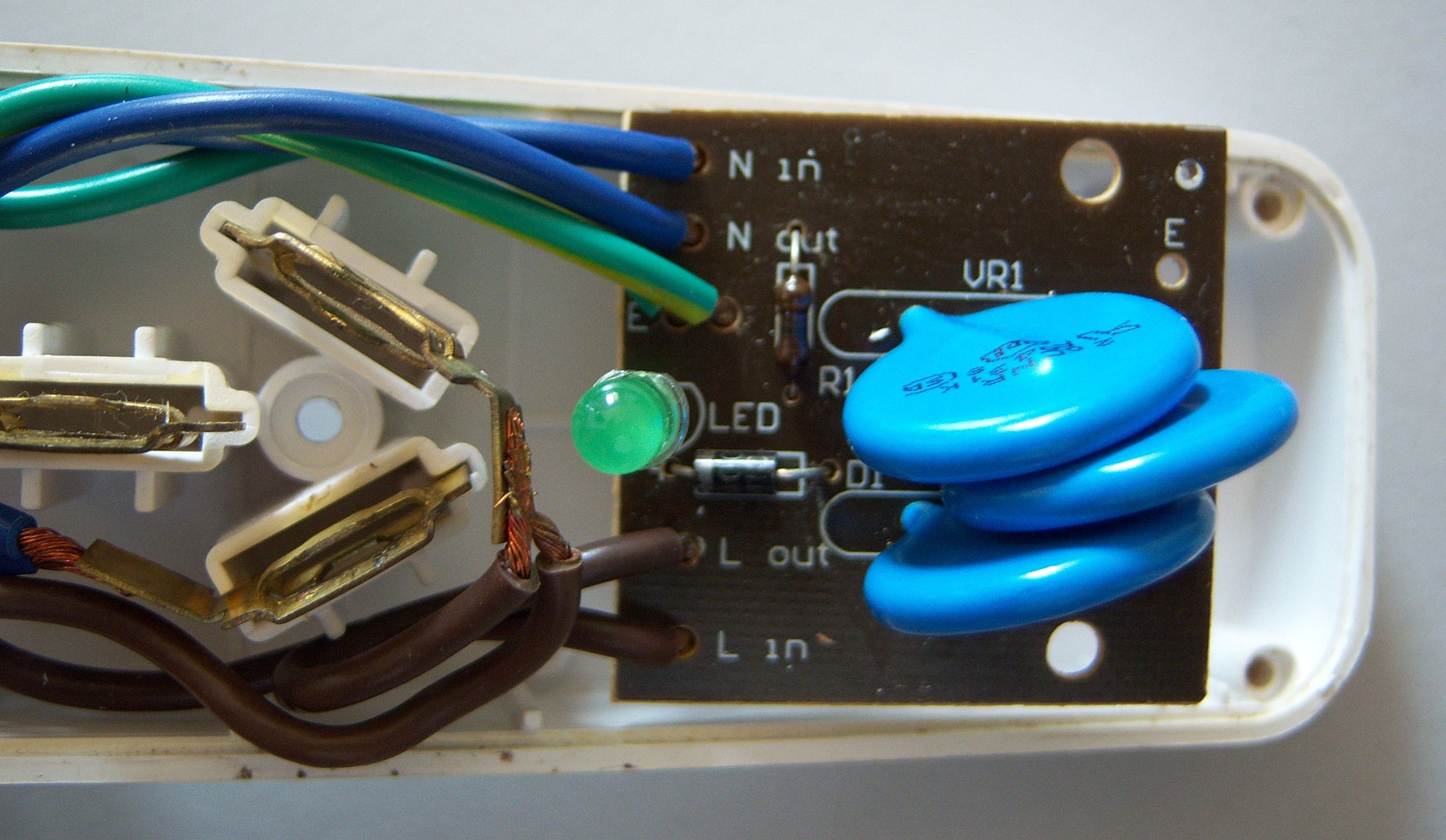 In-line Laptop Surge Protector With an Outlet : 6 Steps (with Pictures ...