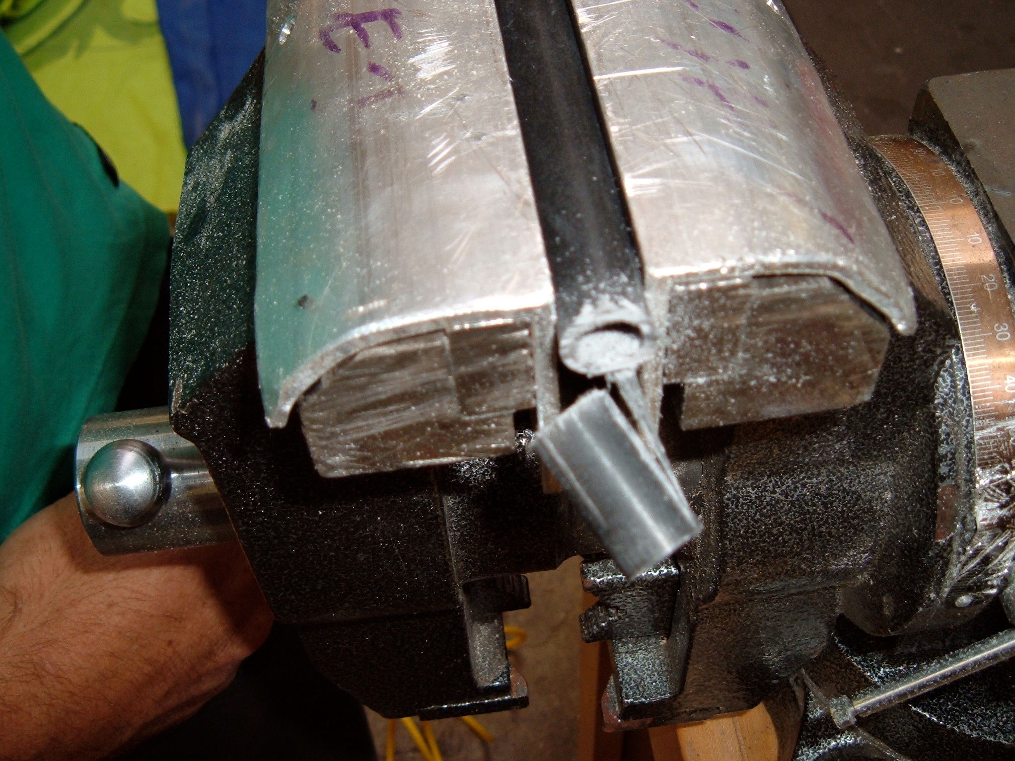 Preventing Splintering While Cutting Fiberglass Rod - Instructables