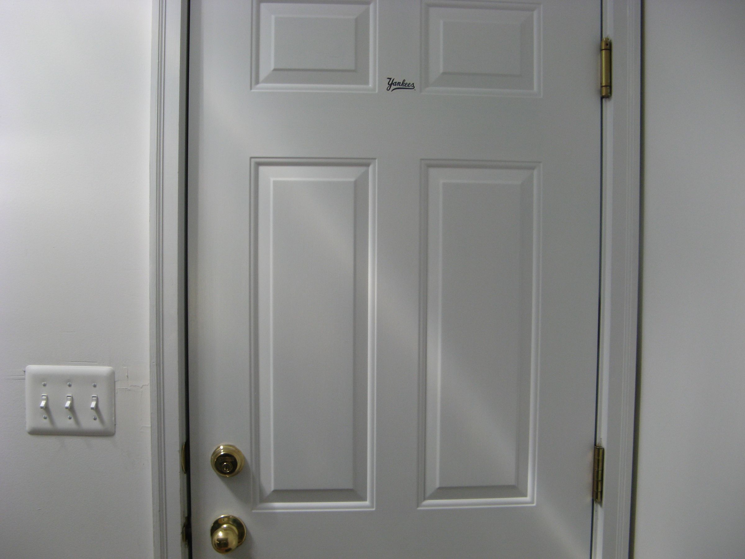 Classic April Fools Prank: Bucket O' Water Trap : 3 Steps - Instructables