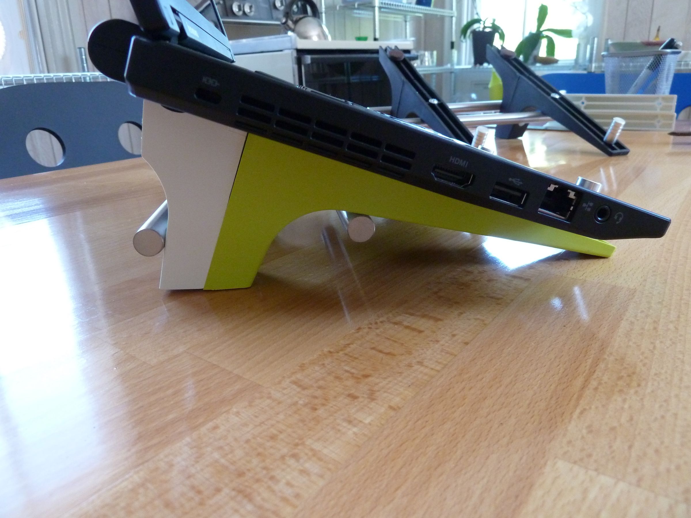 IKEA Style Laptop Stand : 4 Steps (with Pictures) - Instructables