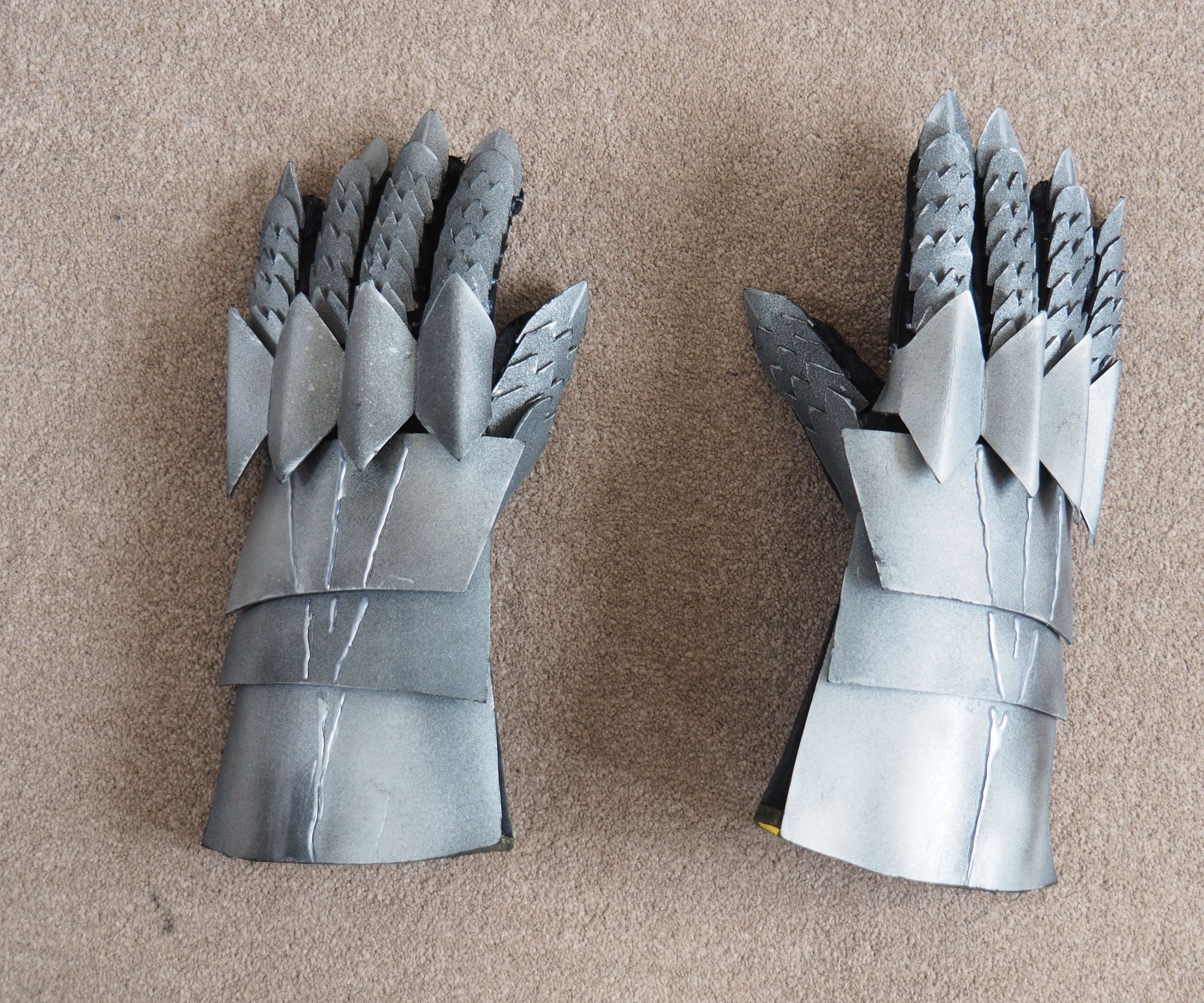 Ring Wraith Gauntlets : 9 Steps (with Pictures) - Instructables