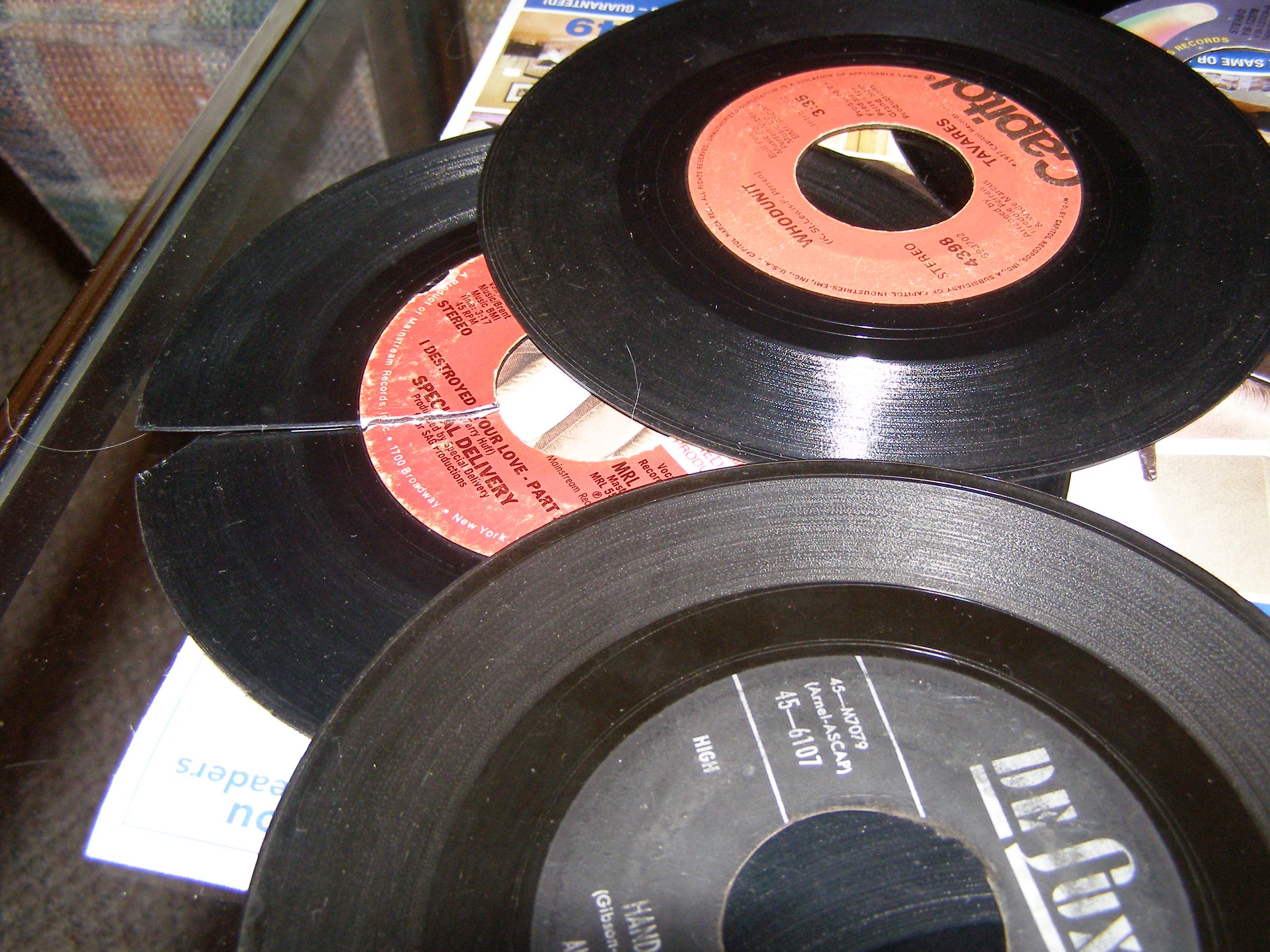 45 Record Wreath : 4 Steps - Instructables