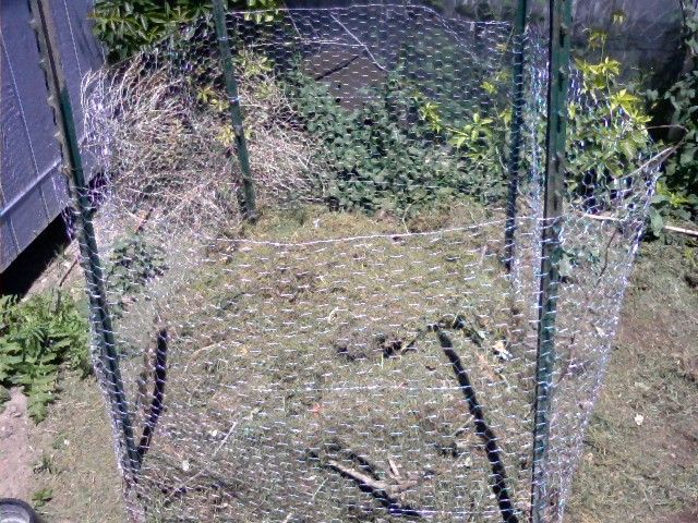 Simple Compost Enclosure (cheap, Fast, N Easy) : 3 Steps - Instructables