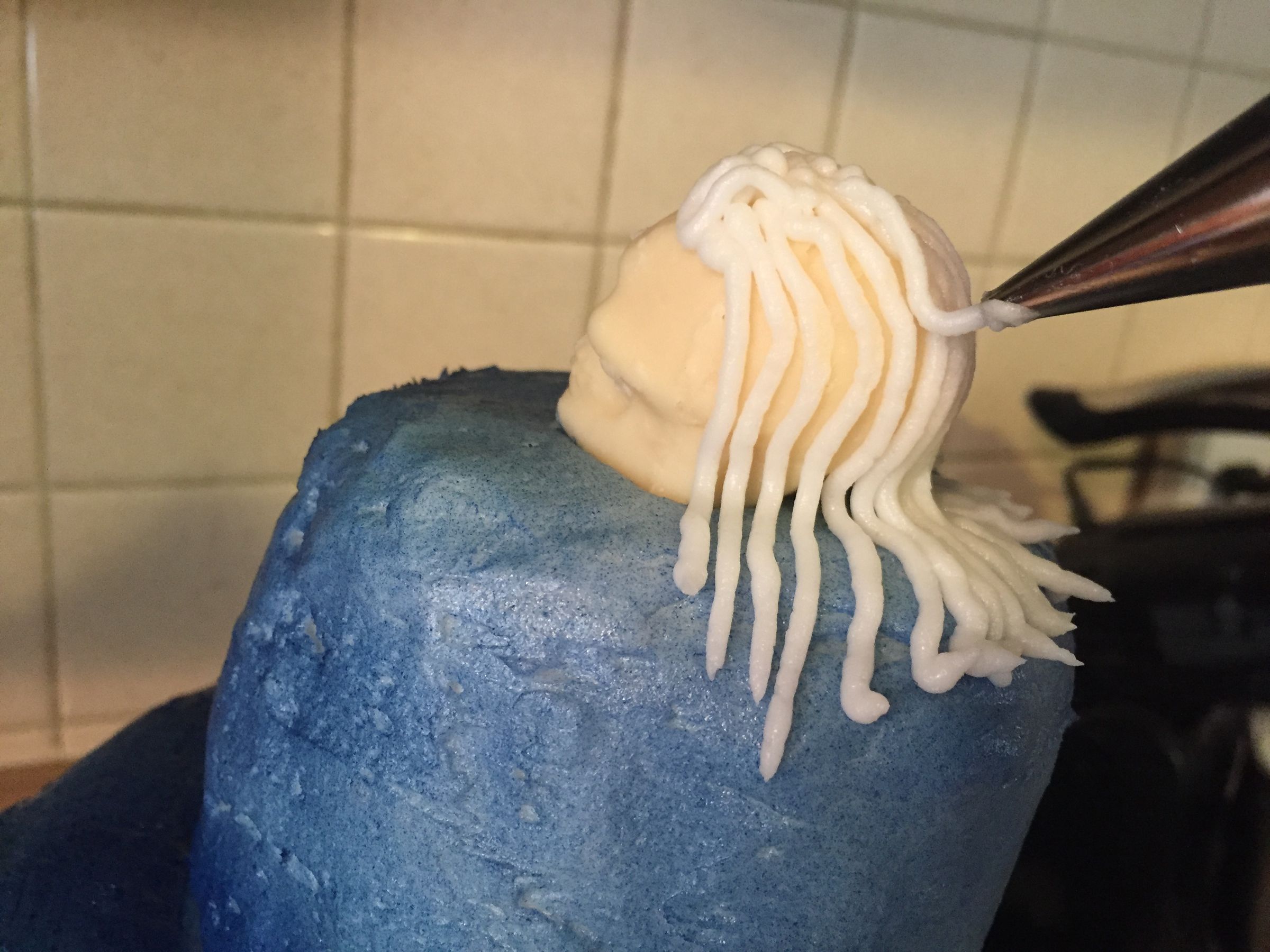 Ghoulishly Bleeding Wedding Cake : 5 Steps (with Pictures) - Instructables