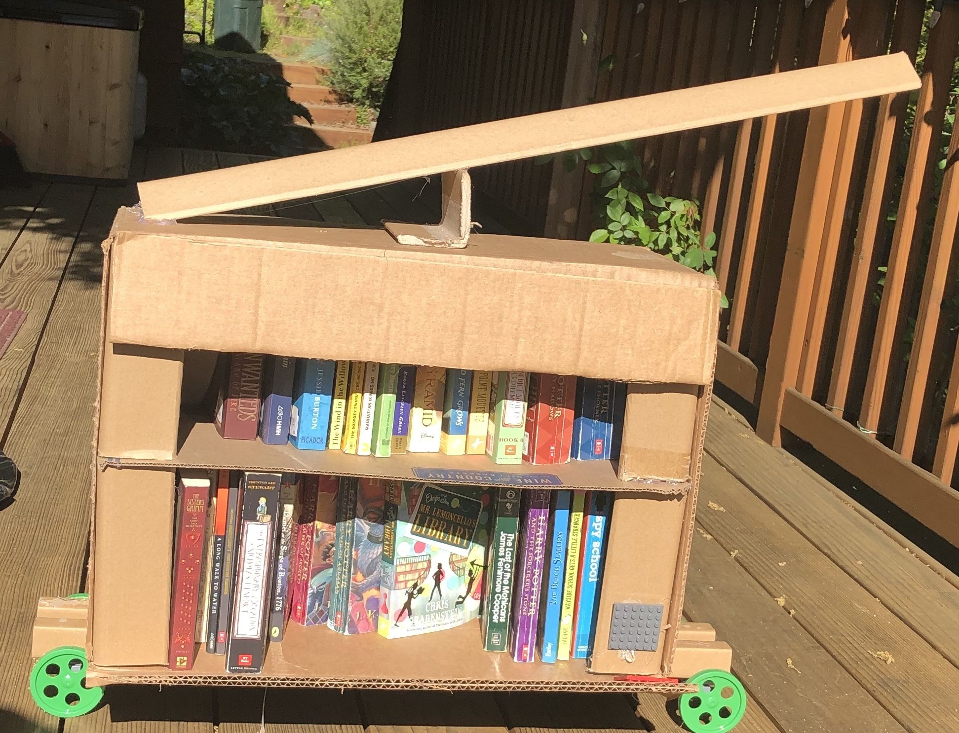 Portable Cardboard Bookshelf : 5 Steps - Instructables
