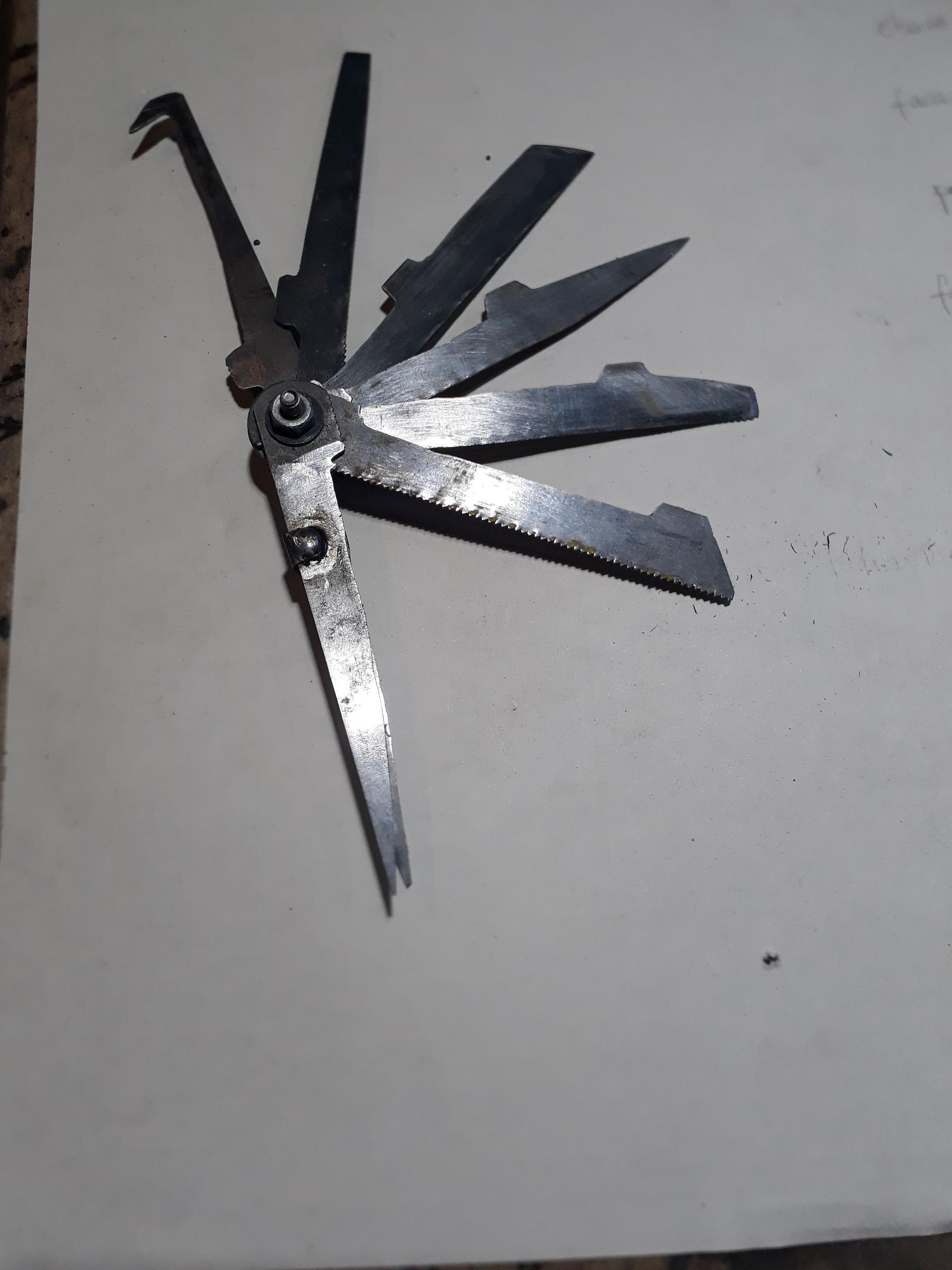 Transform Disposable Saw Blades Into a Multipurpose Tool/Transforme ...