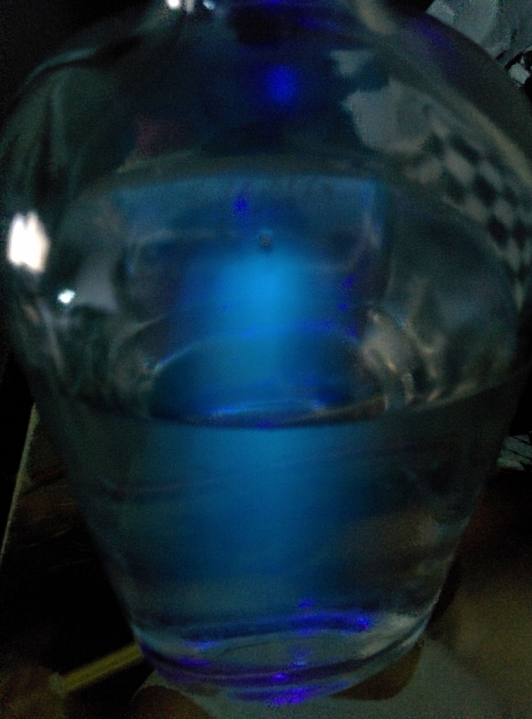Fluorescent Tonic Water Lamp : 5 Steps - Instructables