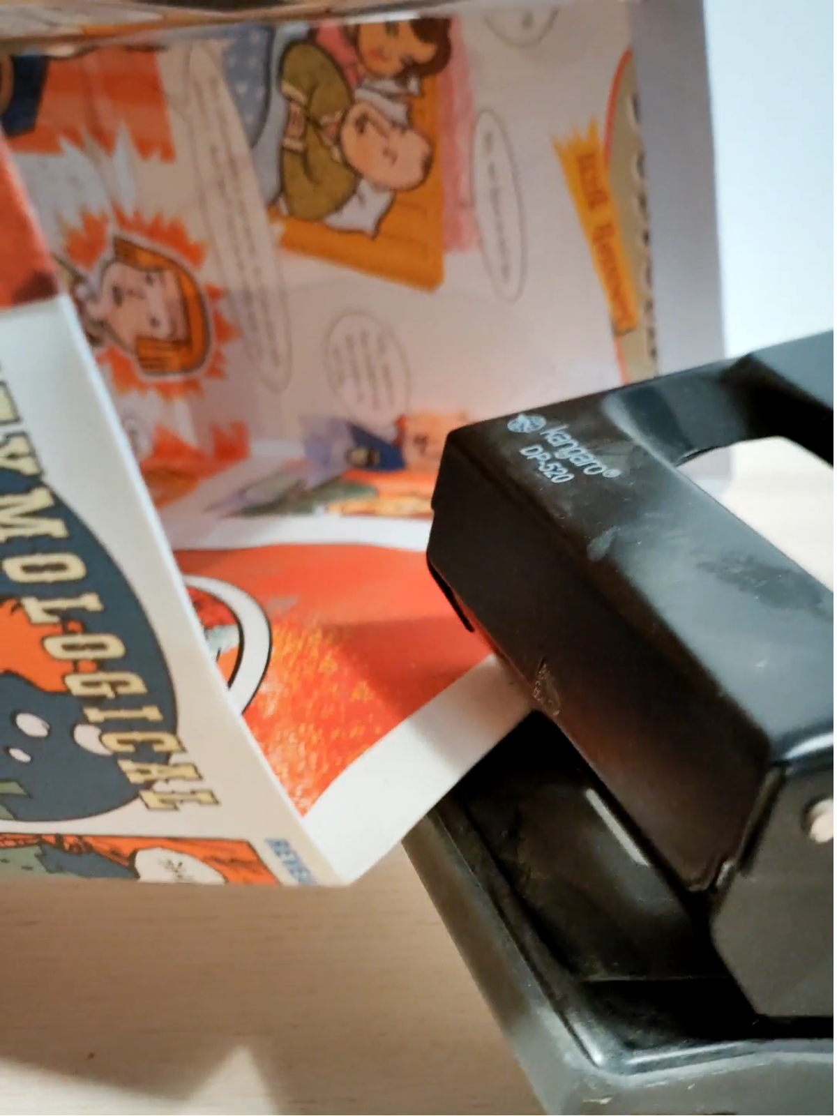 Easy Gift Bag Made of Comic Books : 8 Steps (with Pictures) - Instructables