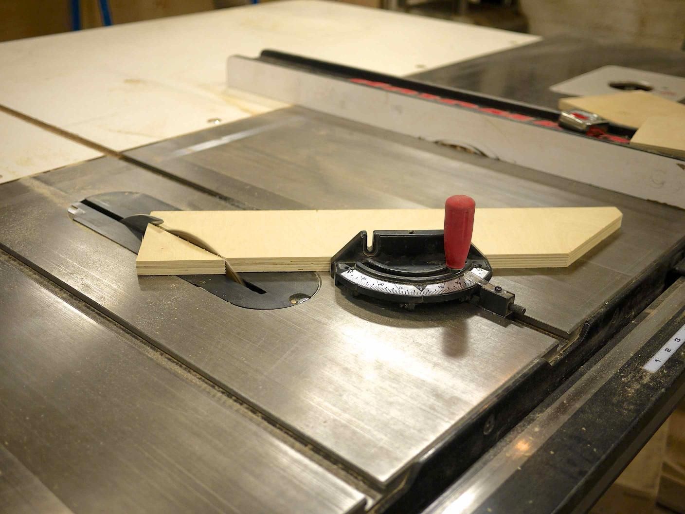 Tall Bandsaw Resaw Fence - Made at Techshop : 5 Steps - Instructables
