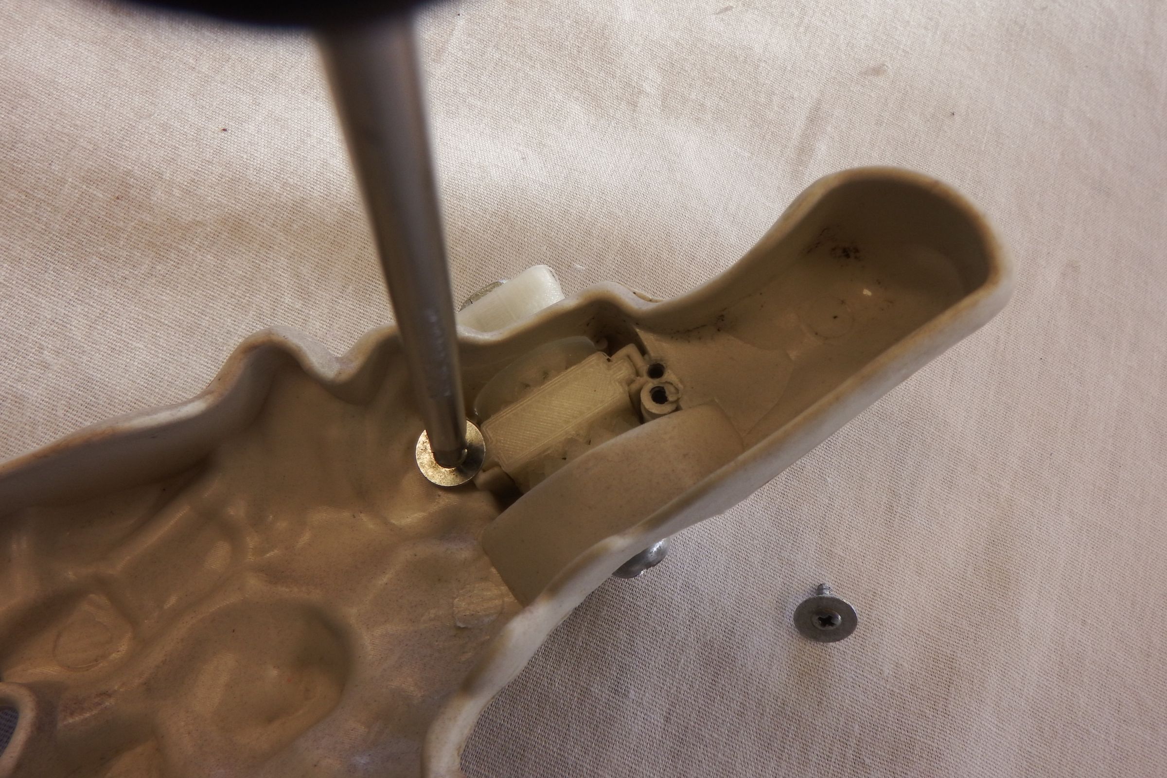 Hack and Repair Plastic Halloween Skeletons : 9 Steps - Instructables