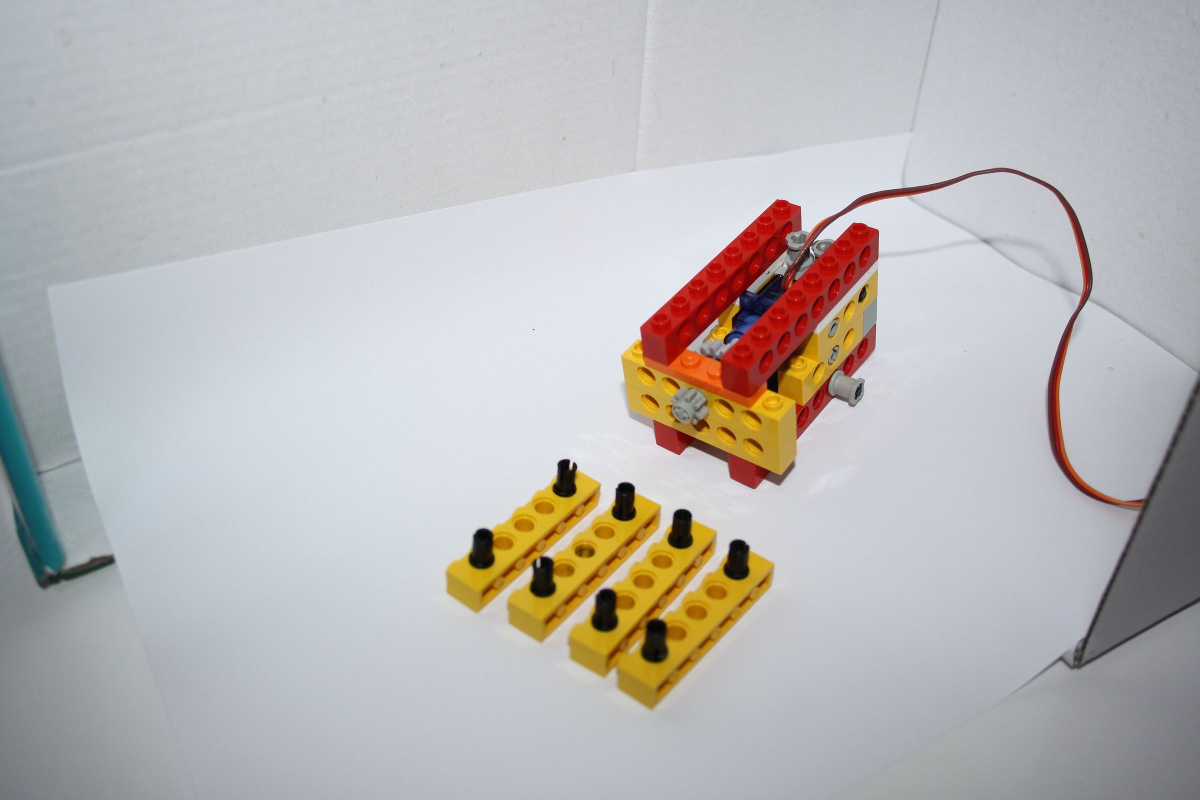 Servo SG90 With Unmodified Lego V2 : 4 Steps - Instructables