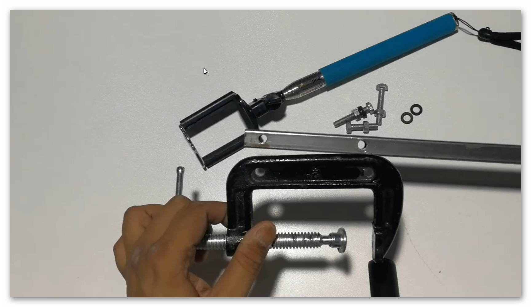 OverHead Camera Mount DIY for Mobile and DSLR : 7 Steps - Instructables