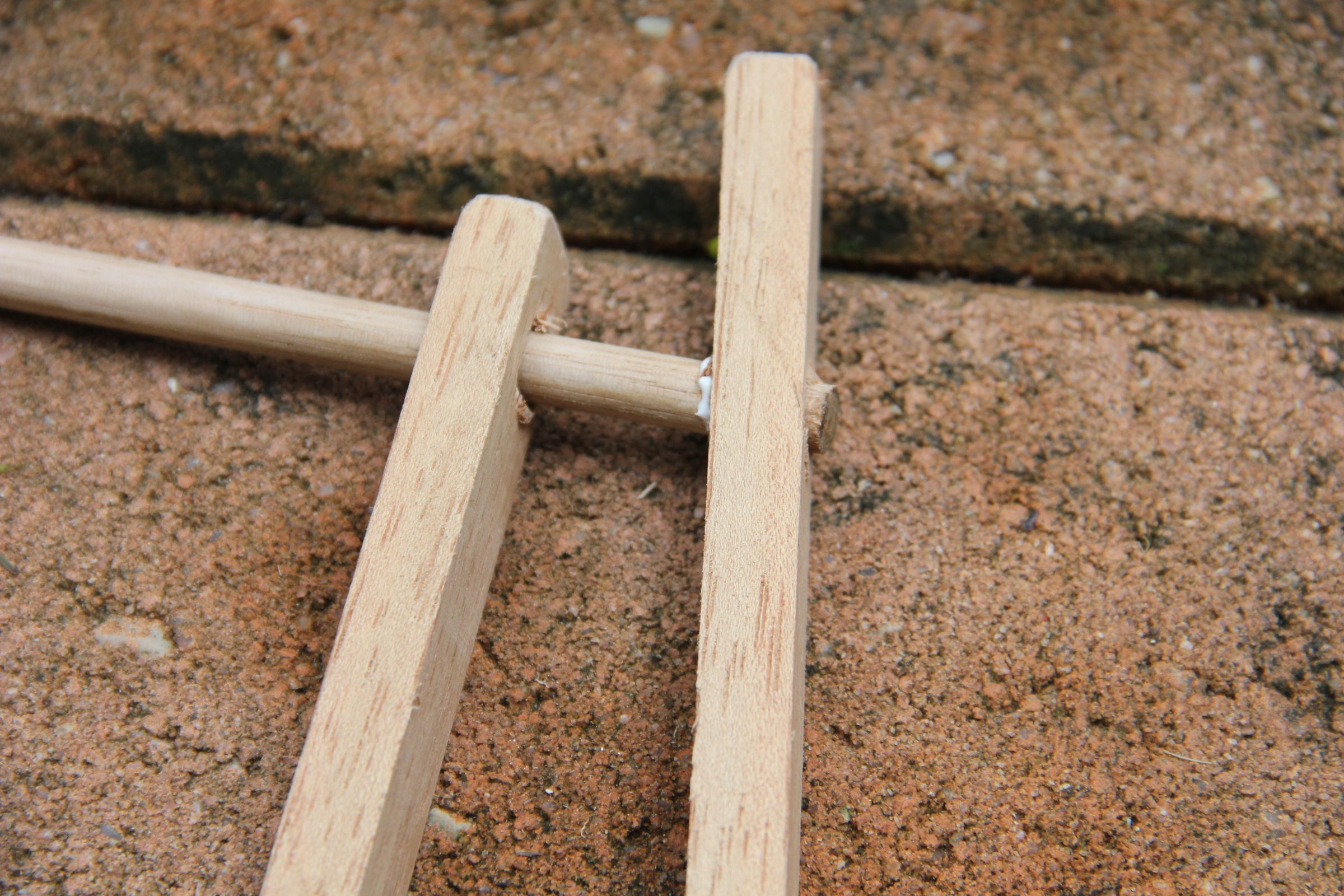 How to Make a Mini Home Made Art Easel in 20 Min : 4 Steps (with ...