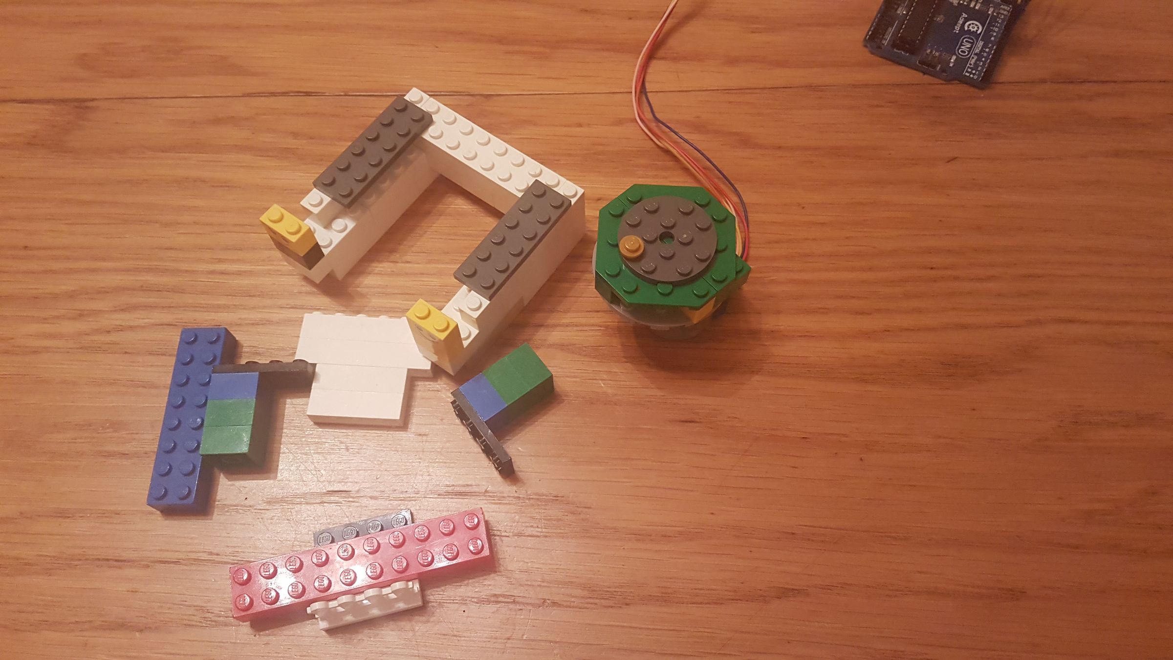 Fish Feeder for 3 Days With LEGO, Arduino and a 28BYJ-48 Stepper Motor ...