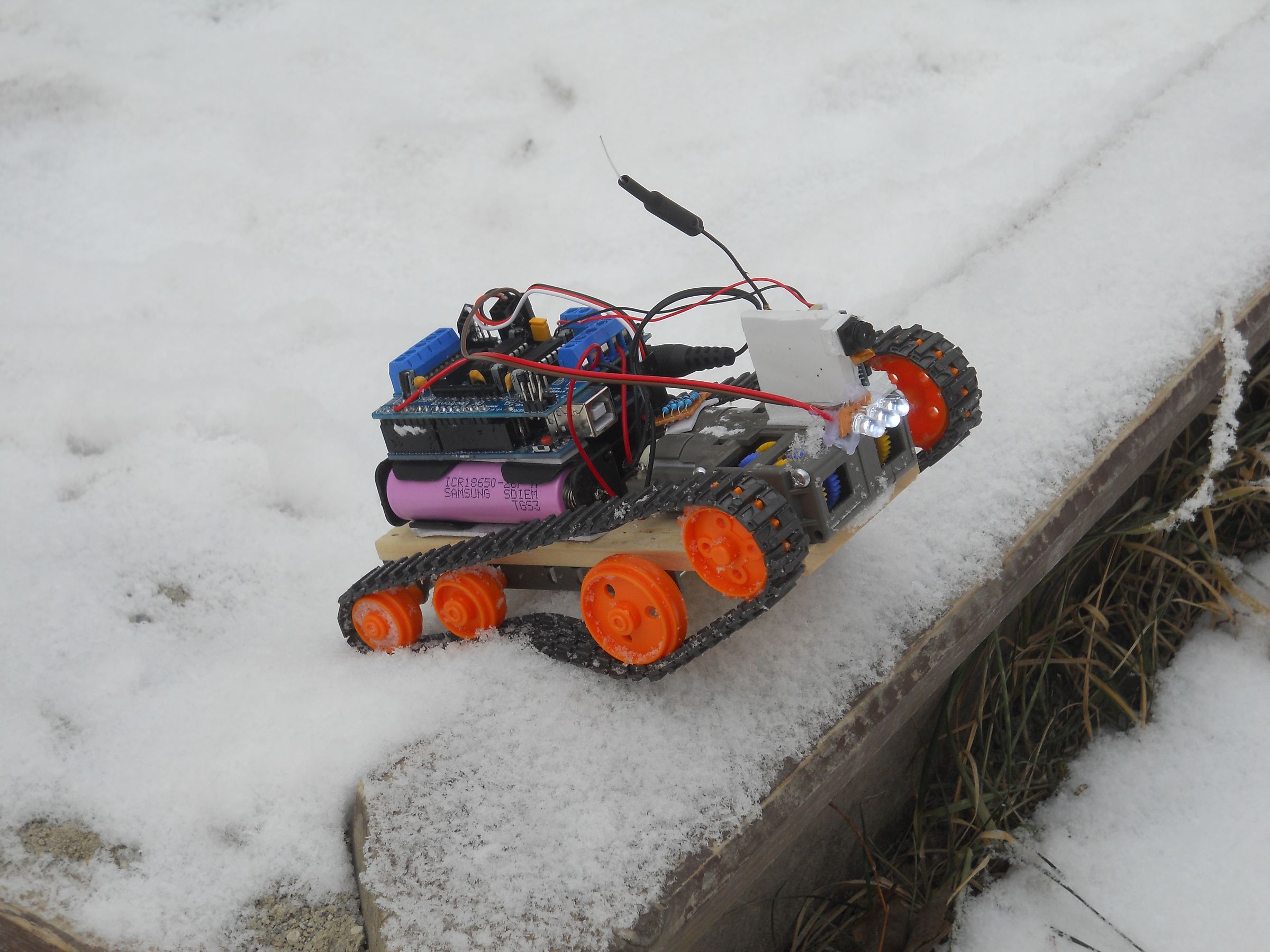 FPV Virtual Reality Arduino Controlled Tracked Robot : 17 Steps (with ...