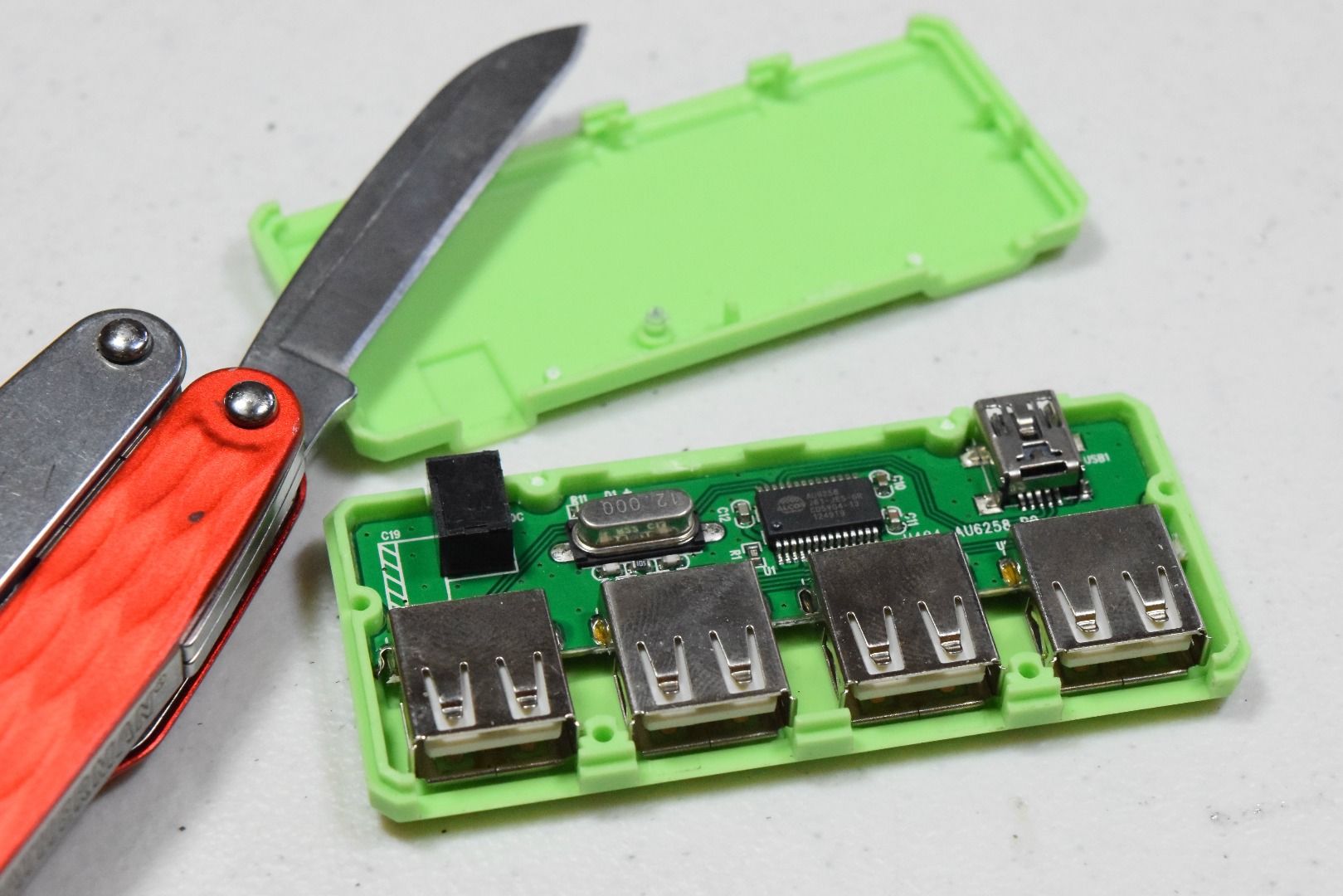 DIY Portable Solar Powerbank (w/ 110v Outlets & USB Ports) : 33 Steps ...