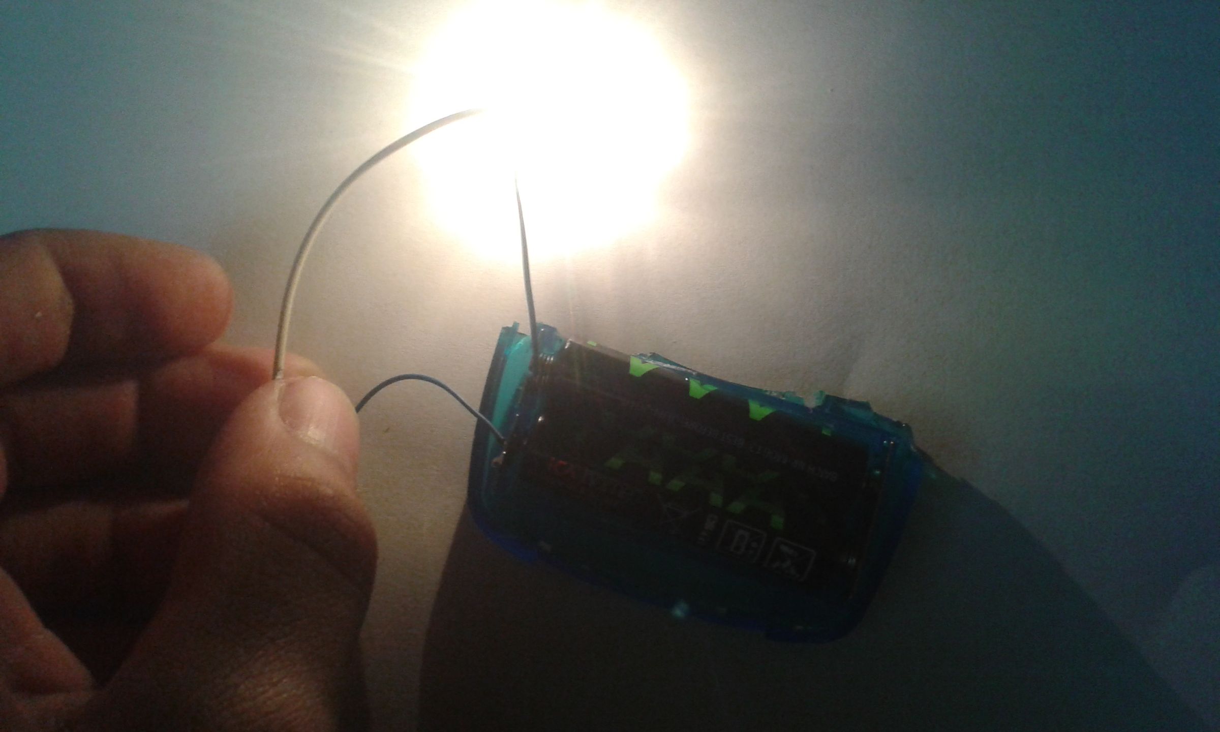 DIY LED Flashlight : 5 Steps - Instructables