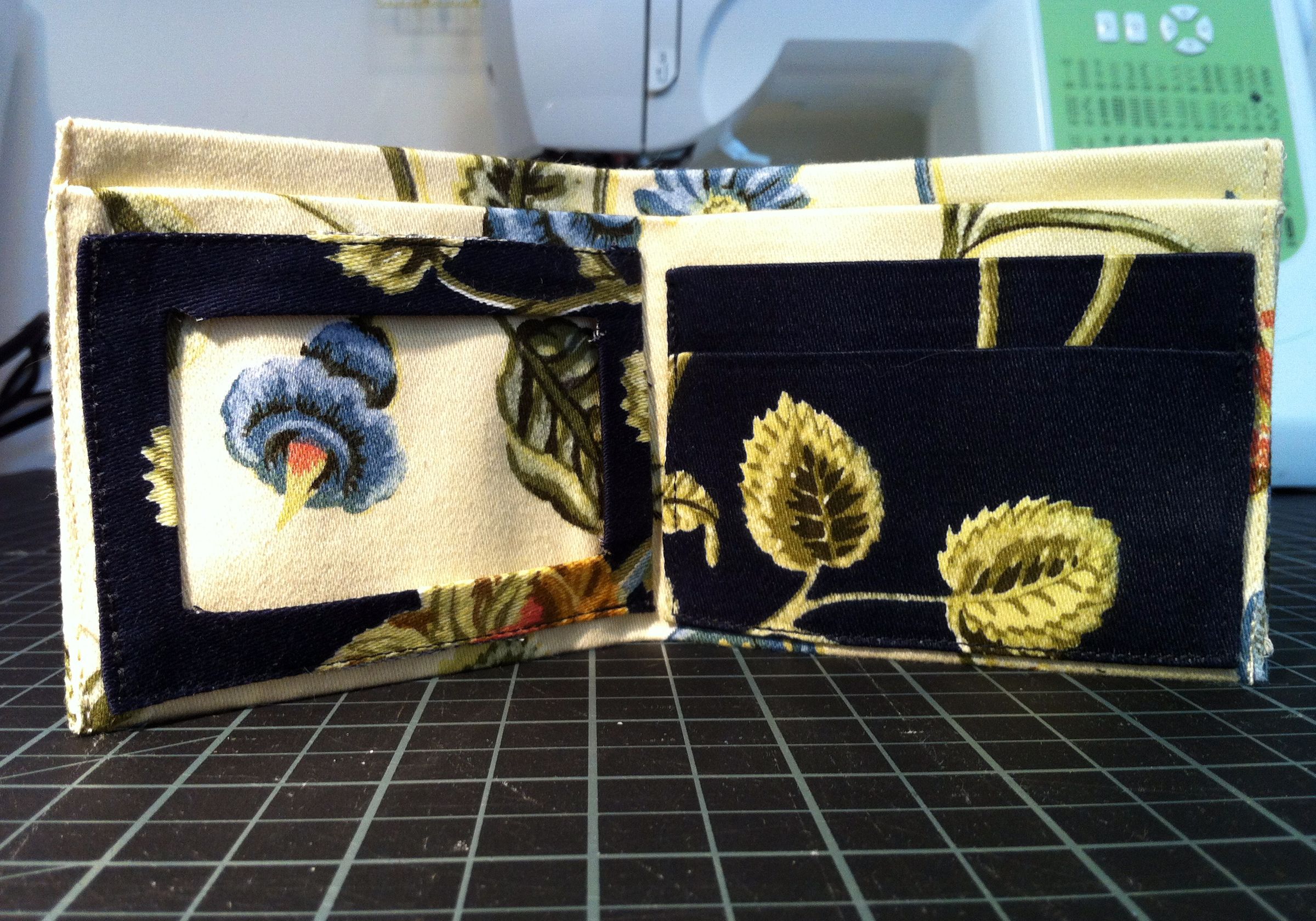Tapestry Wallet : 5 Steps (with Pictures) - Instructables