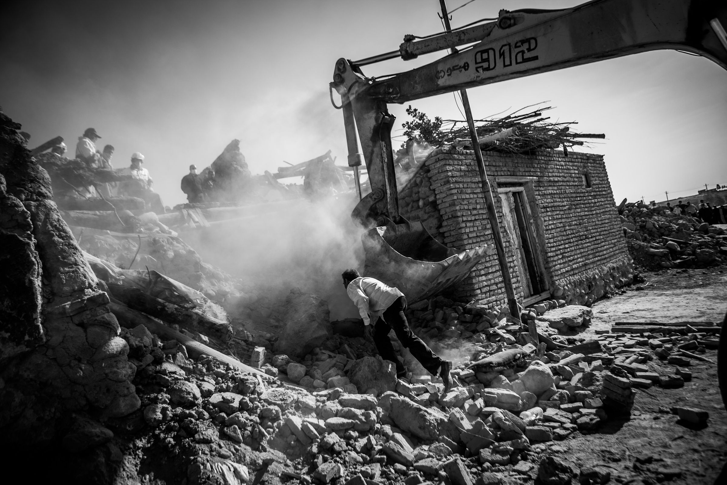 Photography in Critical Situation (Earthquake) - Instructables