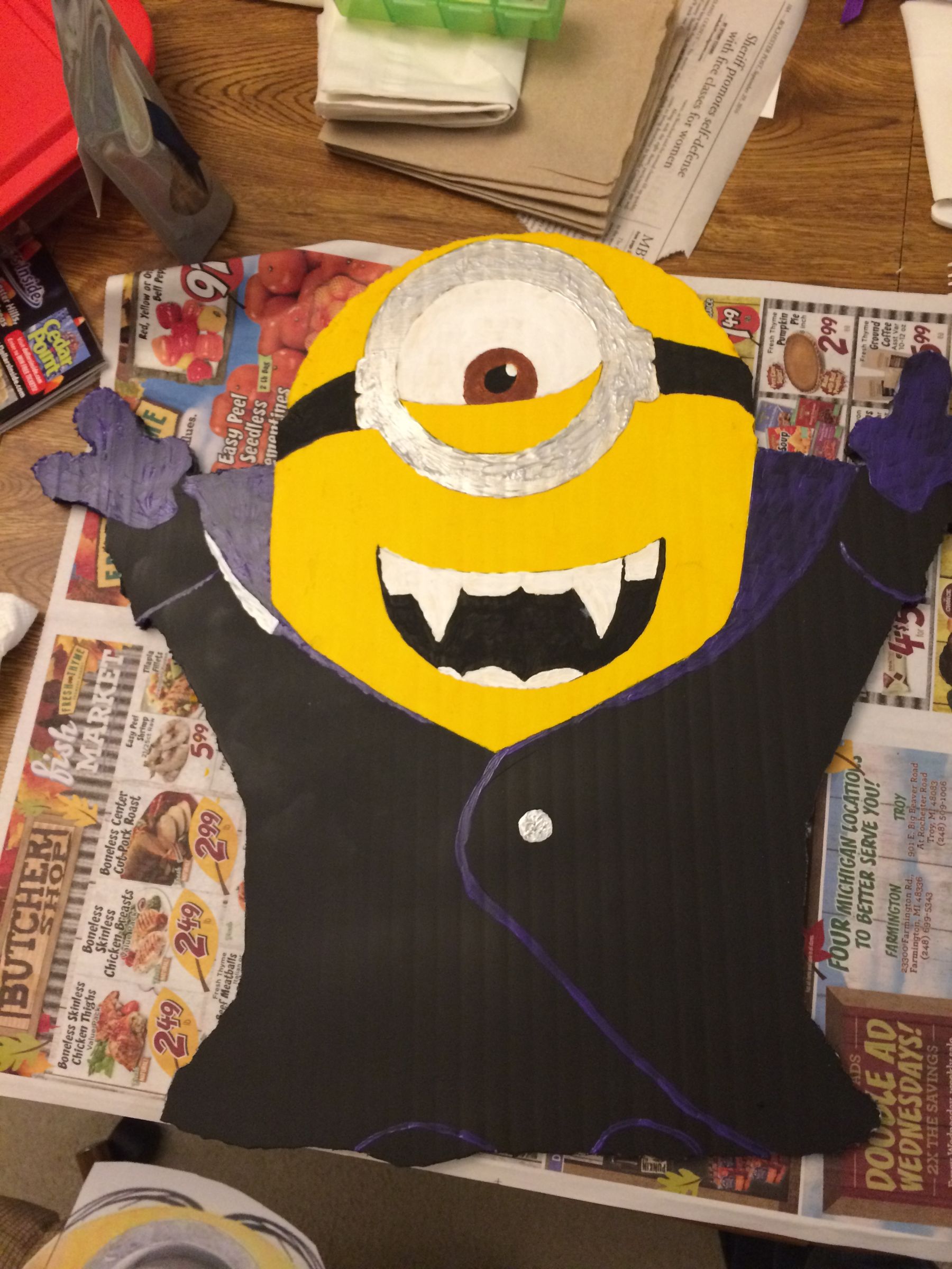 Corrugated Plastic Holiday Standee : 10 Steps (with Pictures ...