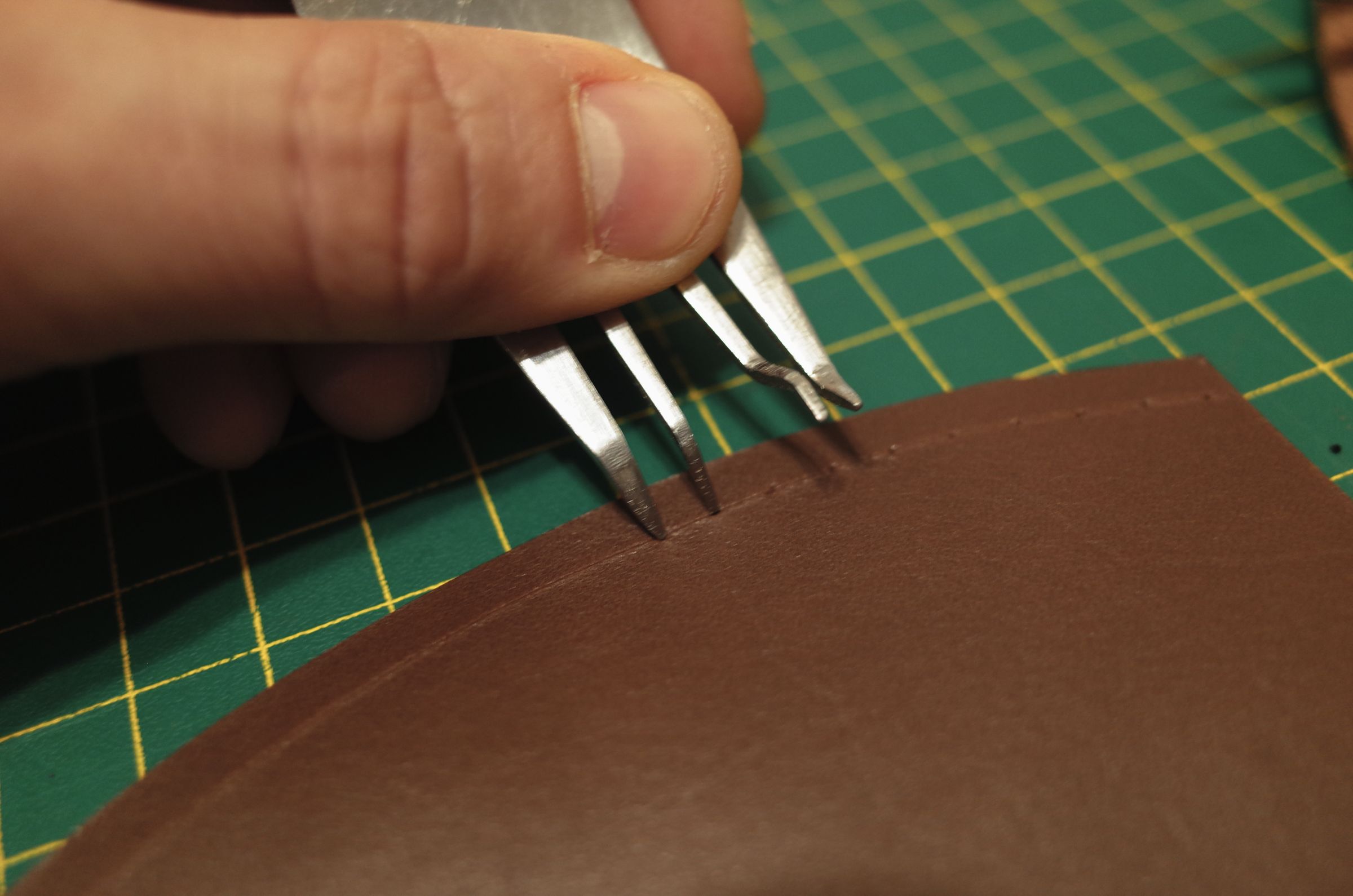 Stylish, Easy-to-Make Leather Fanny Pack : 13 Steps (with Pictures ...