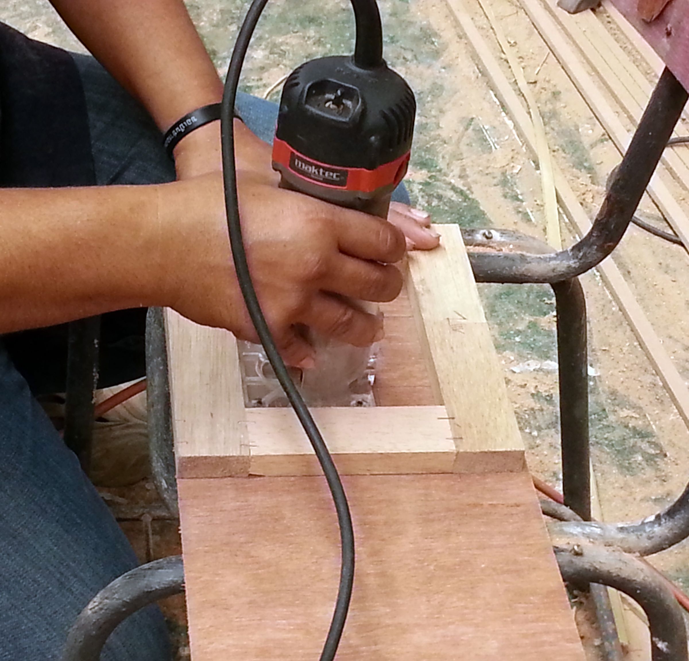 S H E L F Ter : 4 Steps (with Pictures) - Instructables