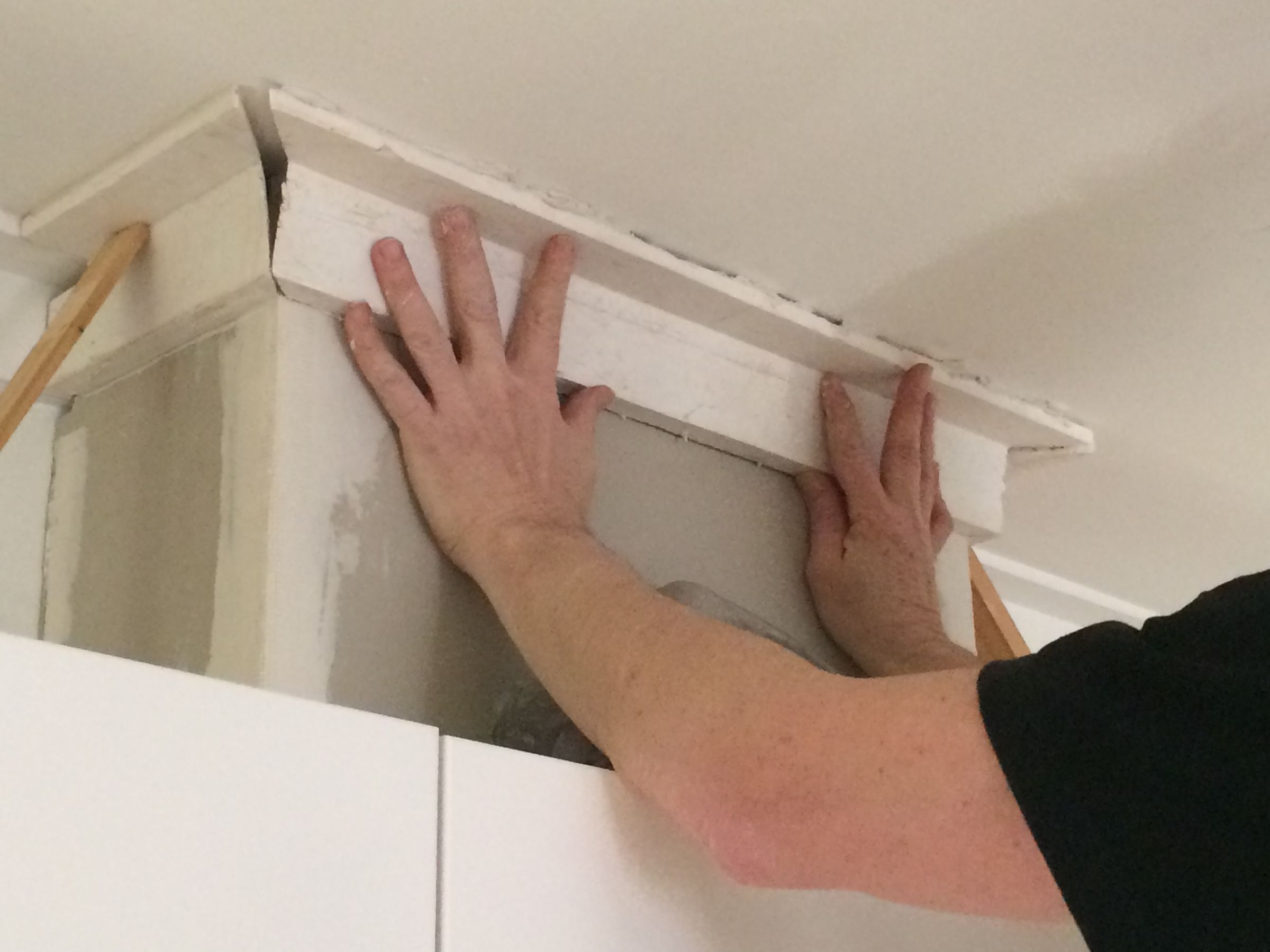 Try Your Hand at Installing Cornice : 5 Steps (with Pictures ...
