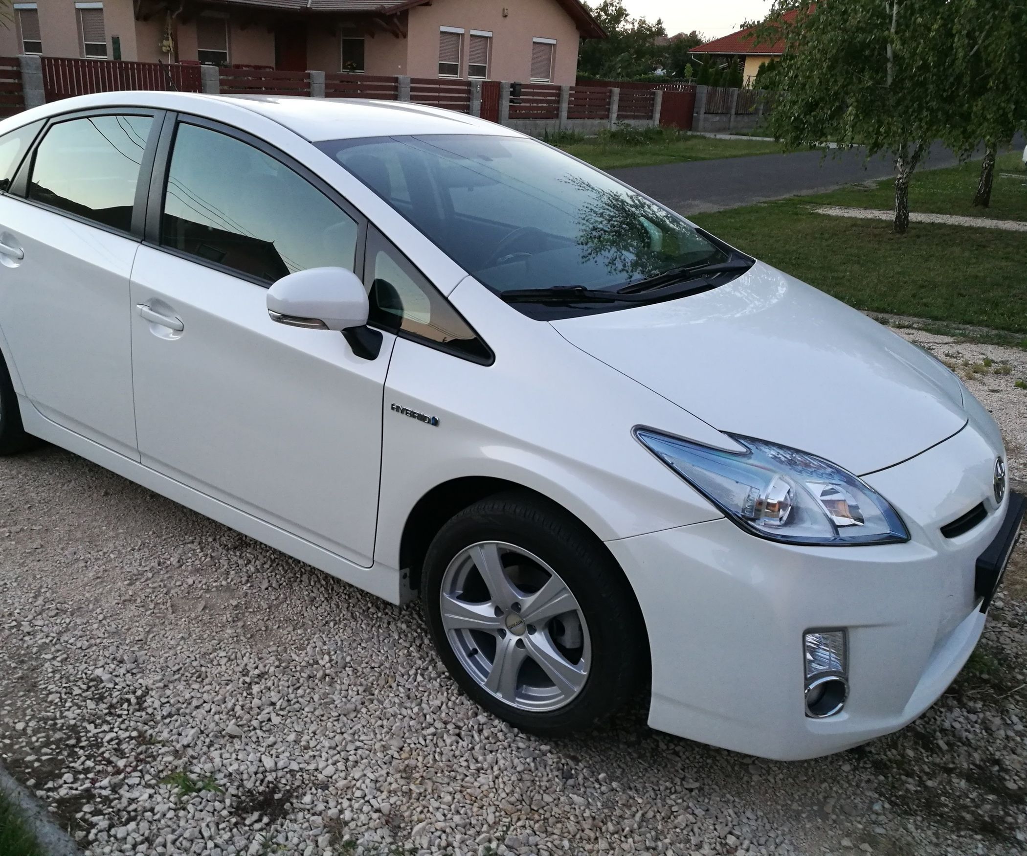 Toyota Prius Gen 3 Front Cooler Cleaning : 6 Steps (with Pictures ...