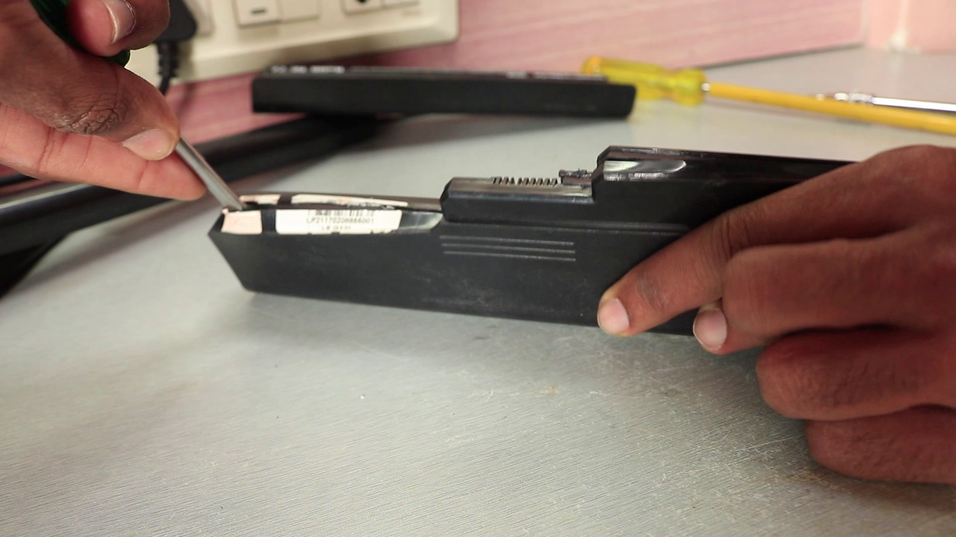 How to Get 18650 Cells From Dead Laptop Batteries! : 7 Steps (with ...