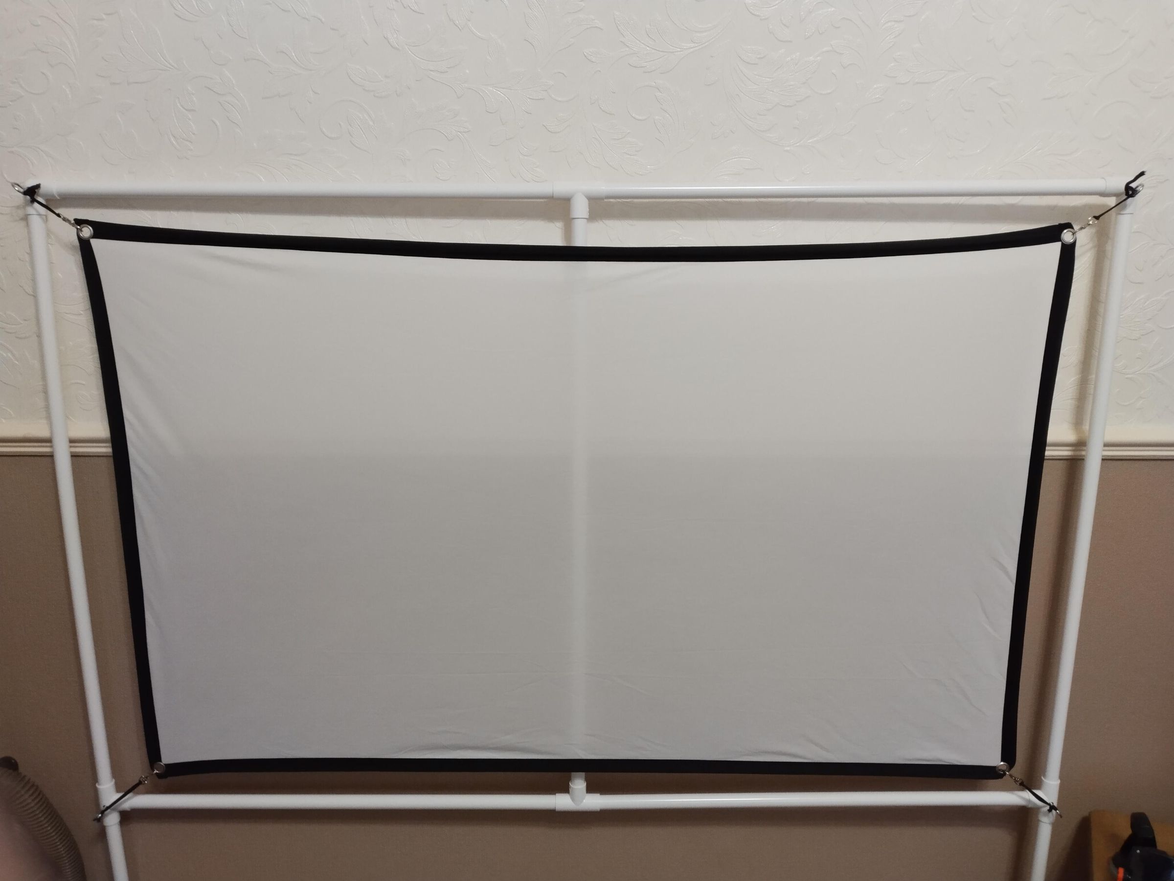 PVC Portable Projector Screen : 4 Steps (with Pictures) - Instructables