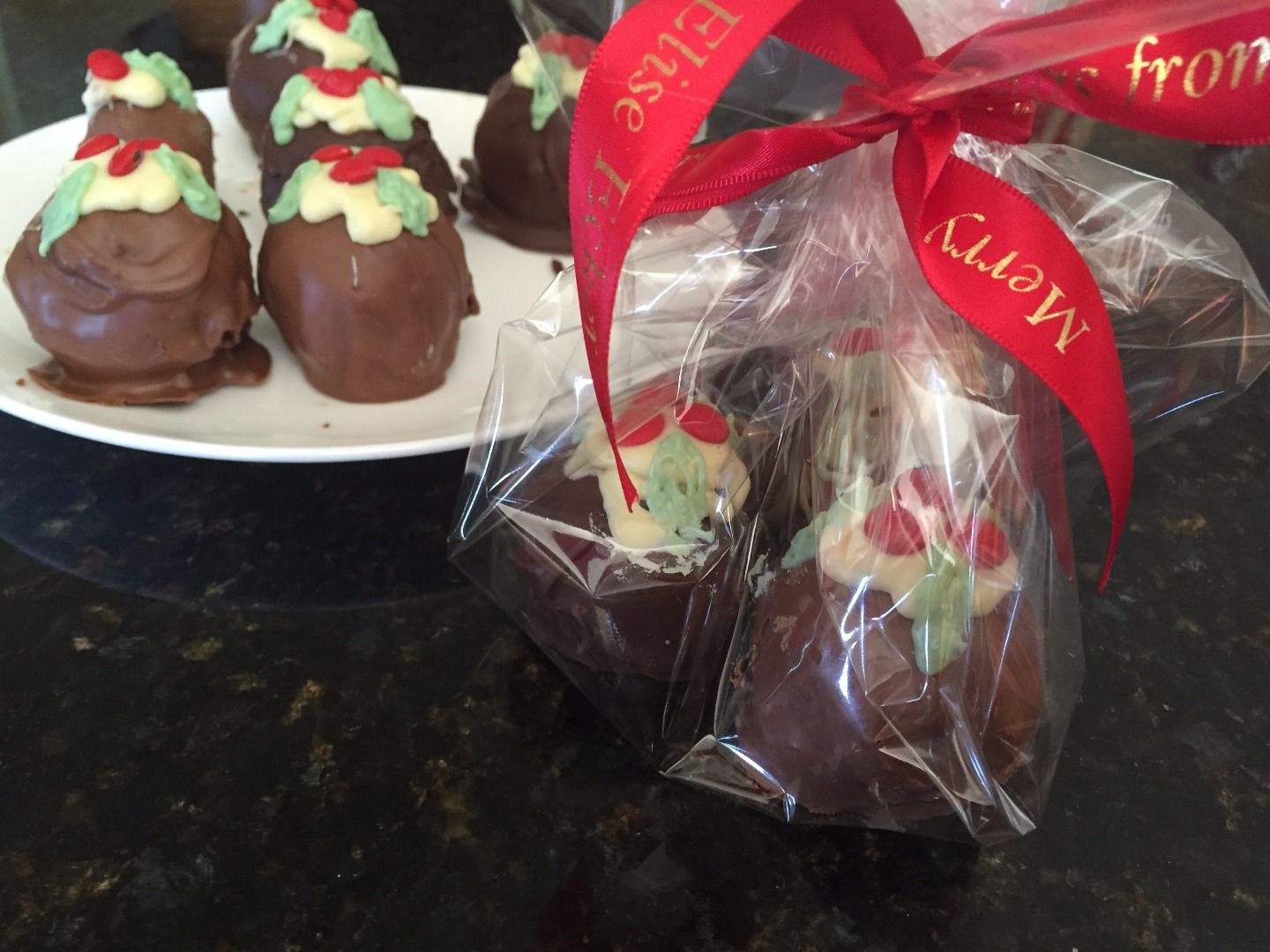 Chocolate Cake 'Christmas Pudding' Balls : 5 Steps (with Pictures ...