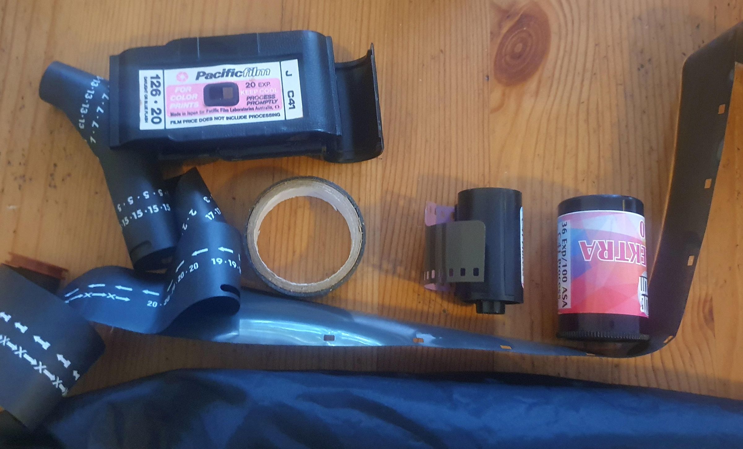 Fixing a 126 Film Cartridge to Take 35mm Film for an Instamatic X15F ...