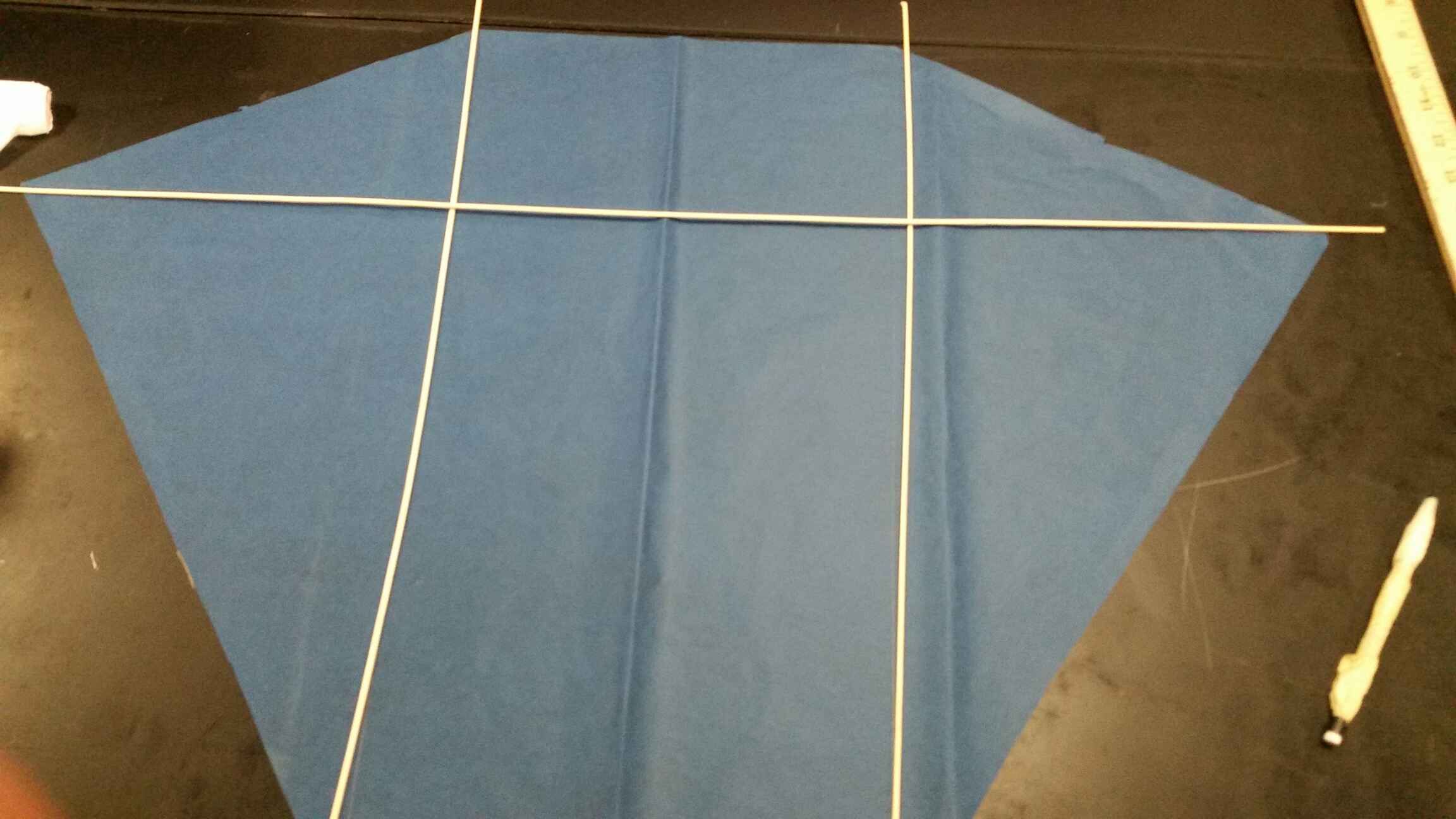 Chip and Dale Barndoor Kite : 9 Steps - Instructables