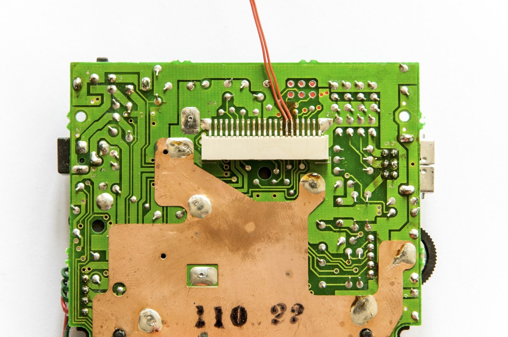 Game Boy™ DMG Bi-vert Chip Installation : 19 Steps - Instructables